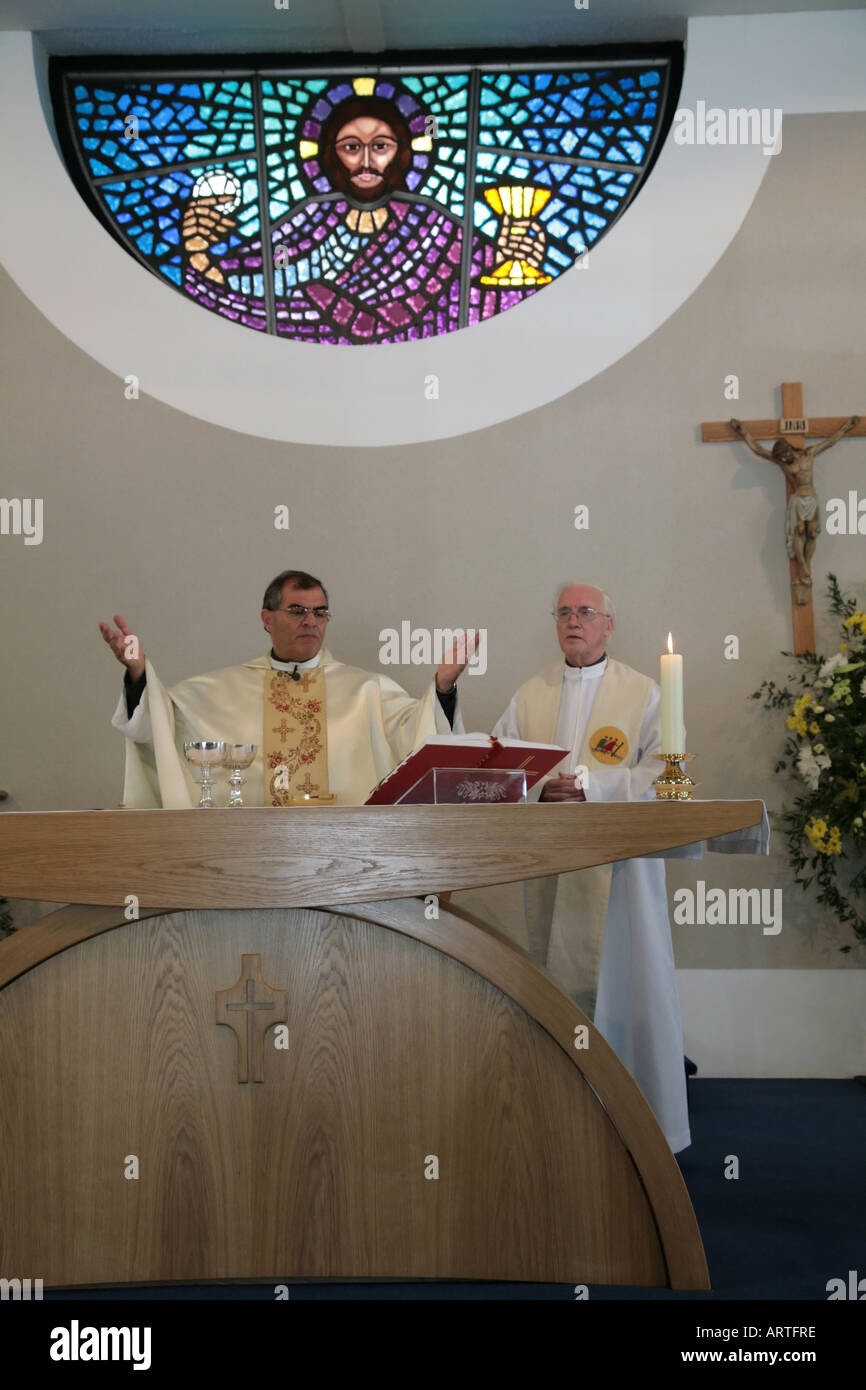 catholic wedding service Stock Photo - Alamy