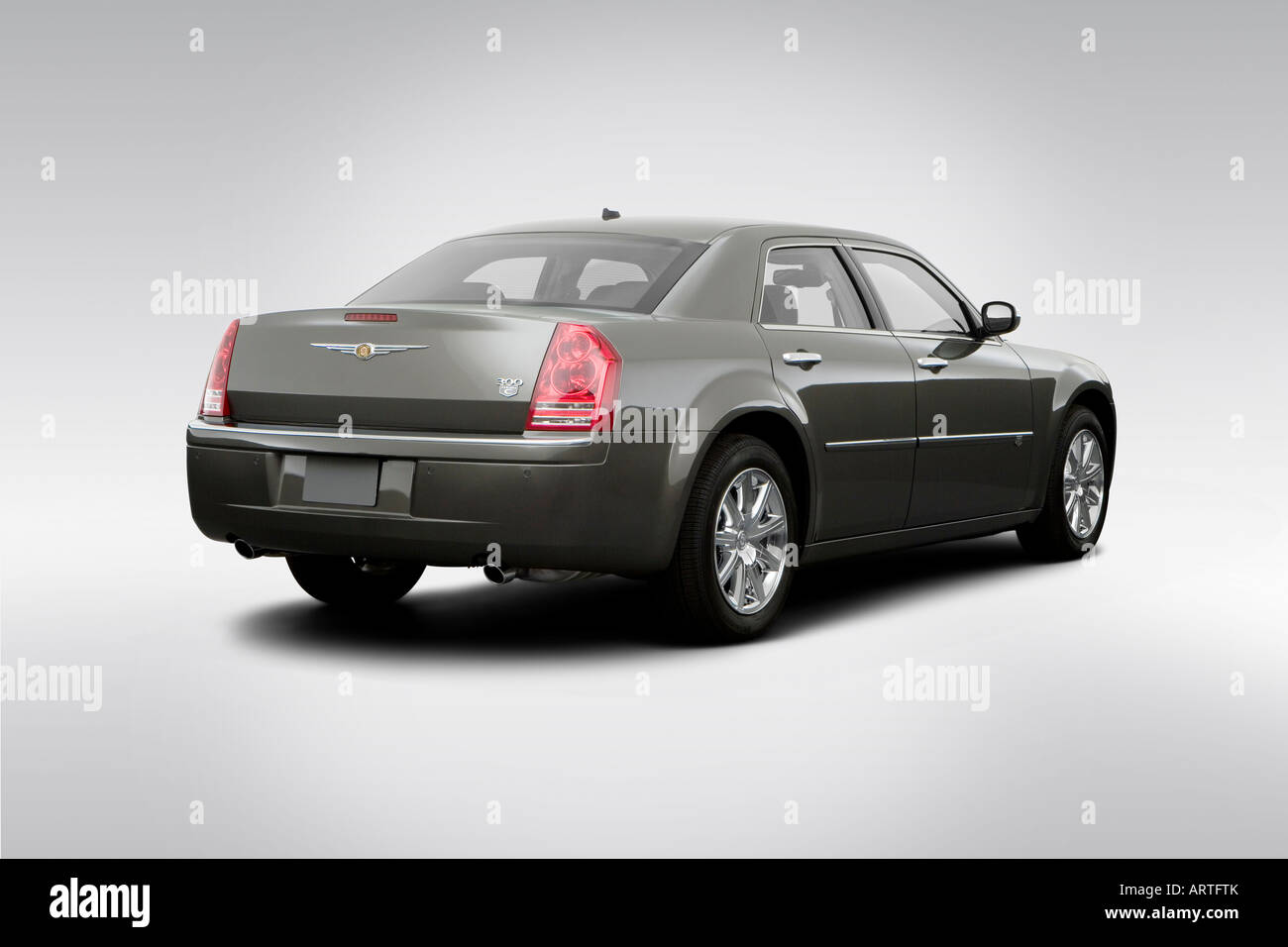 2008 Chrysler 300 C in Gray - Rear angle view Stock Photo - Alamy