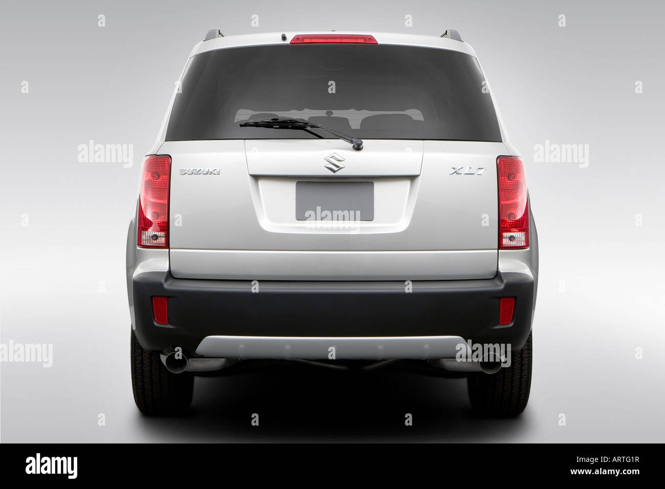 2008 Suzuki XL7 Luxury in Silver - Low/Wide Rear Stock Photo - Alamy