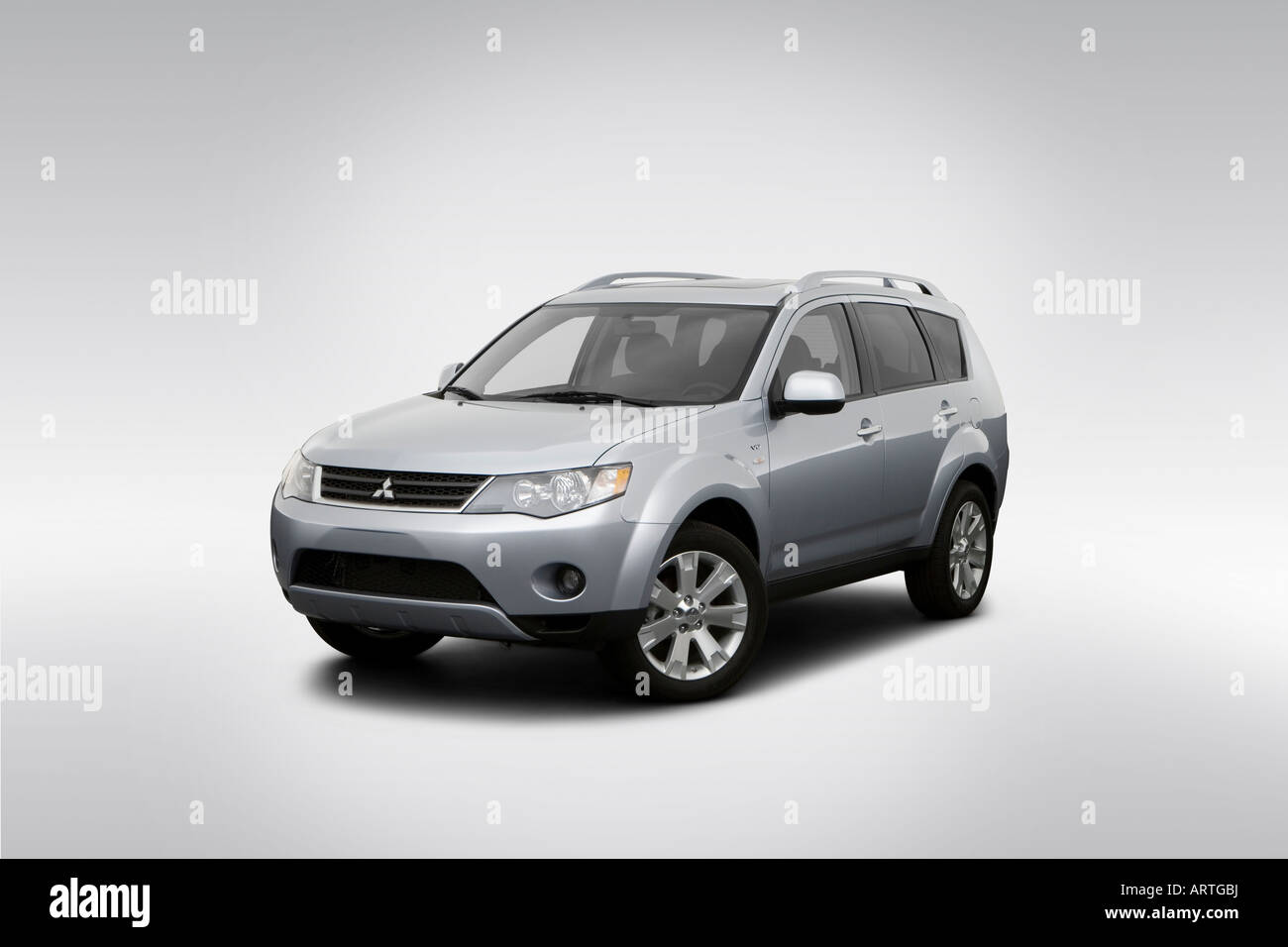 2008 mitsubishi outlander xls in hi-res stock photography and images ...