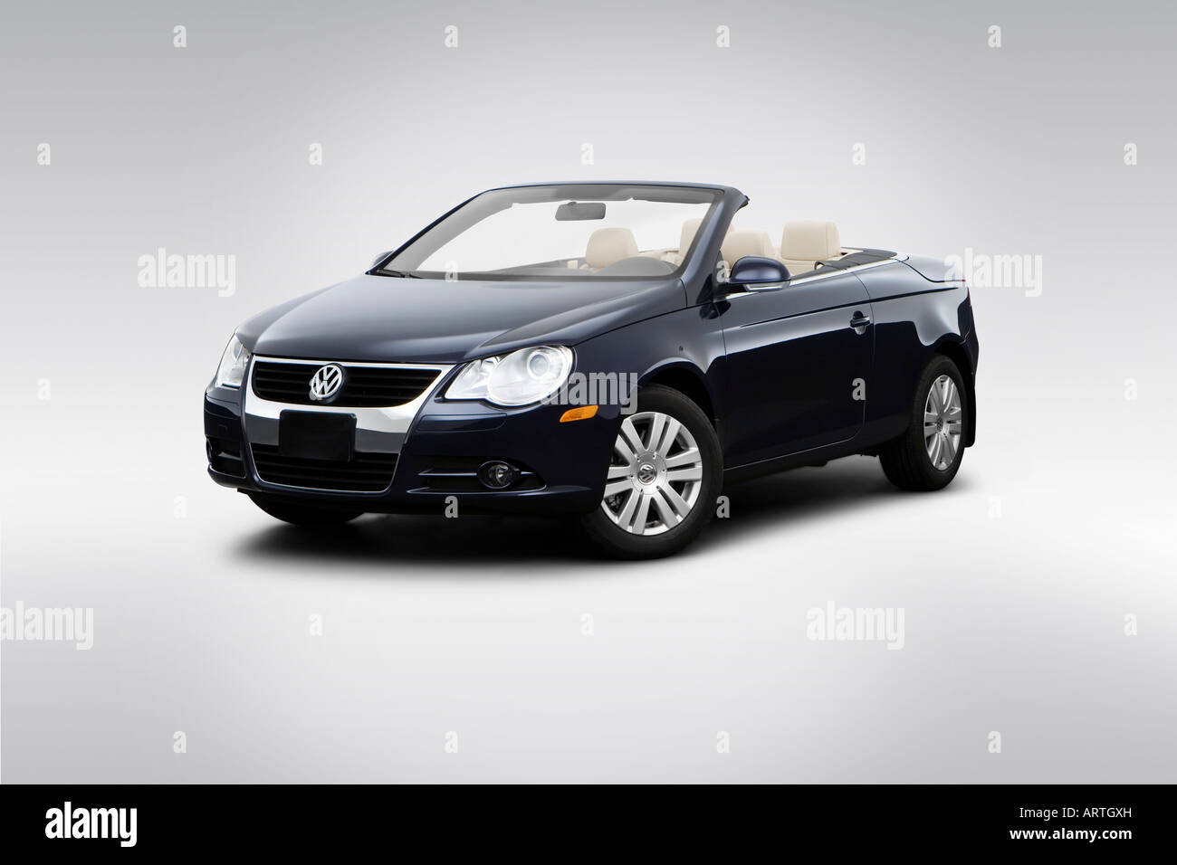 2008 Volkswagen Eos Turbo in Blue - Front angle view Stock Photo - Alamy