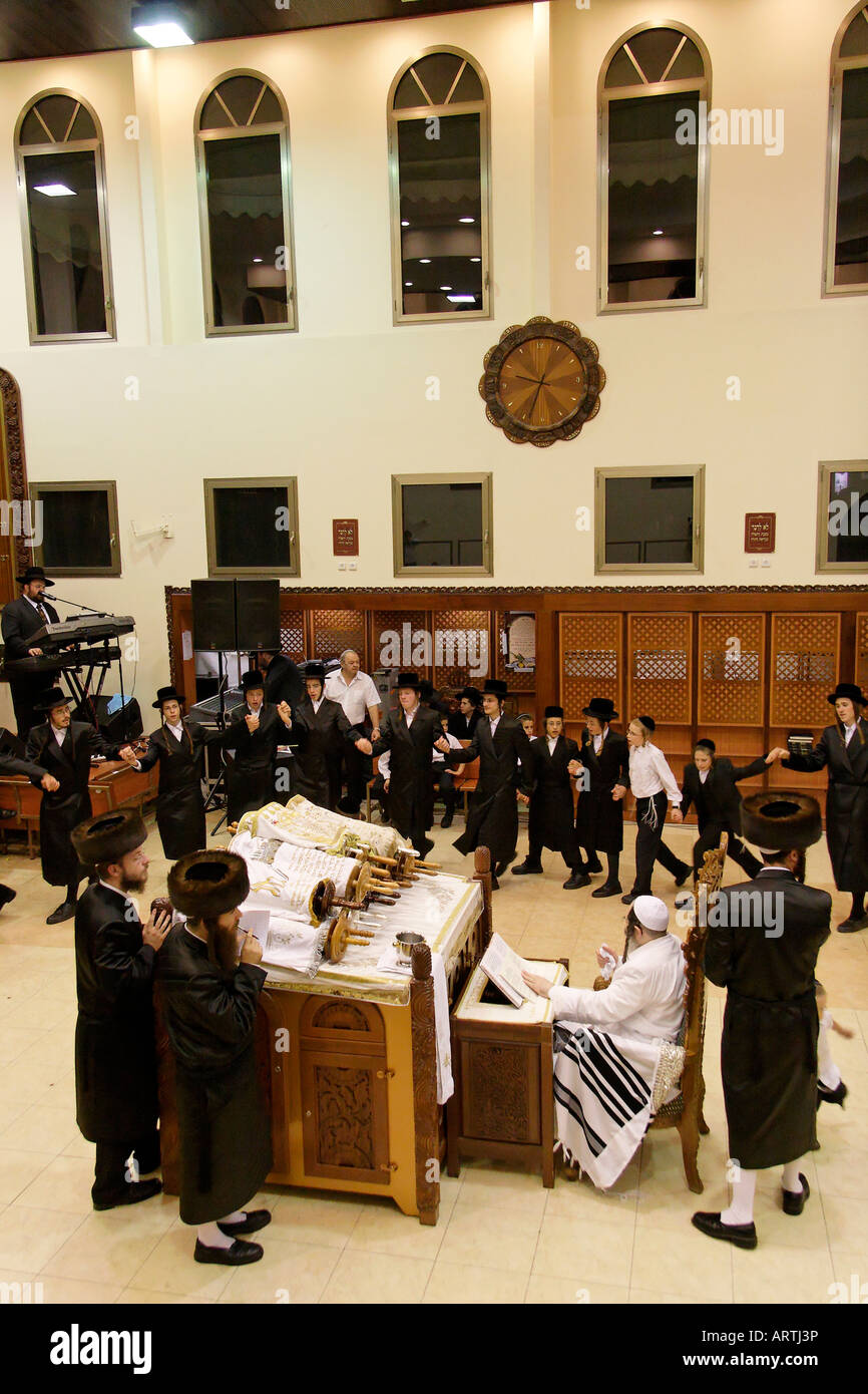 Jewish hasidic dance hi-res stock photography and images - Alamy