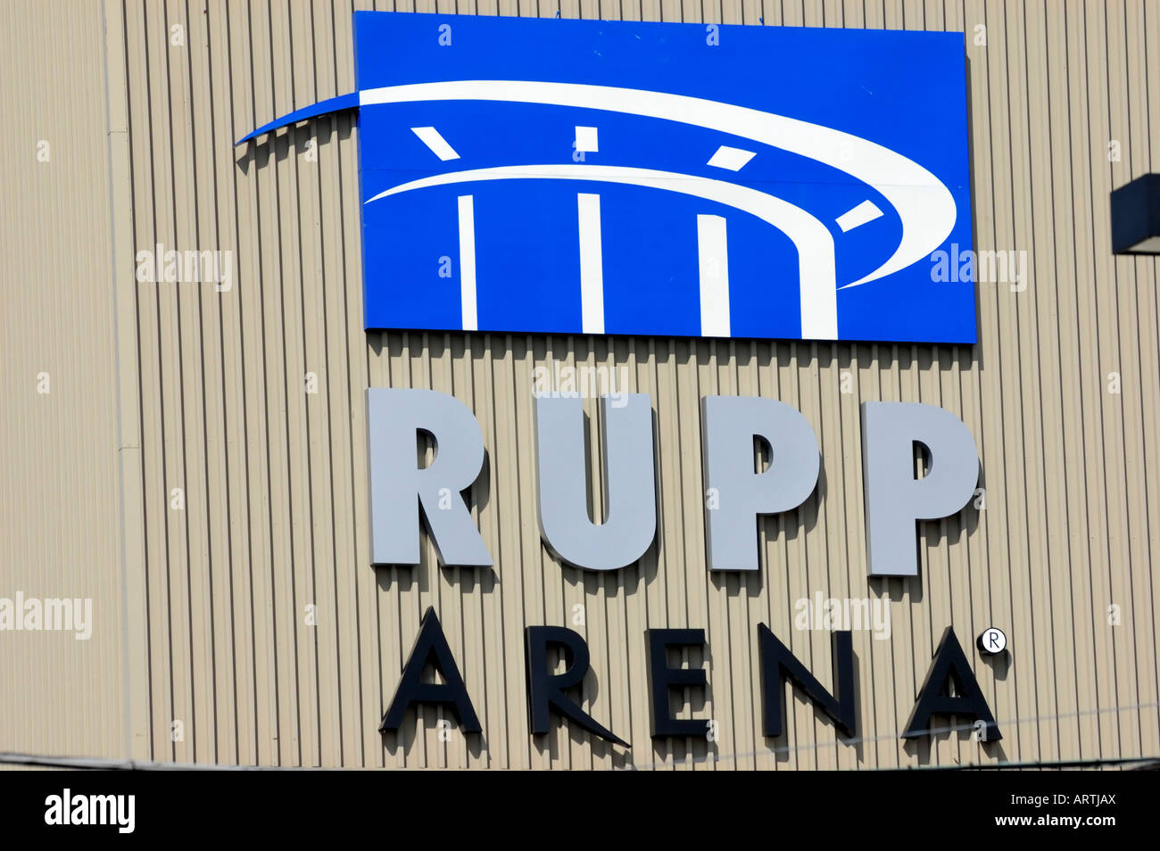 Rupp Arena Logo Look: Kentucky Basketball's Rupp Arena Has New Court