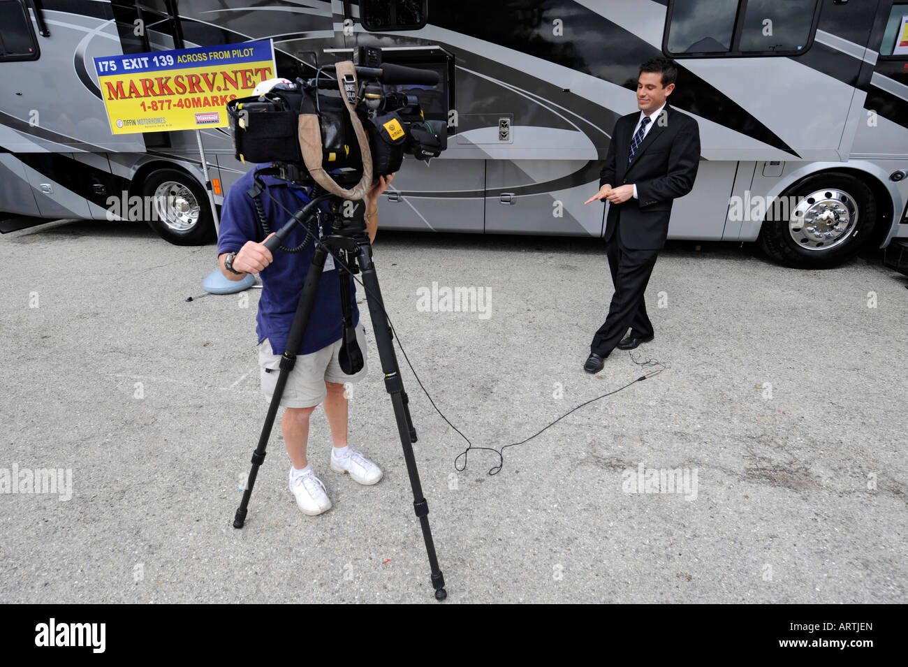 TV Television reporter and camera man prepare for interview Stock Photo ...