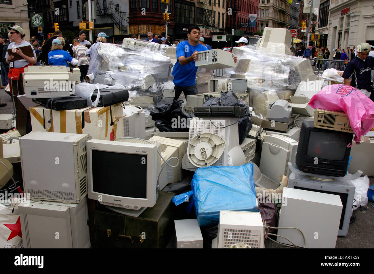 Unwanted computers hi-res stock photography and images - Alamy