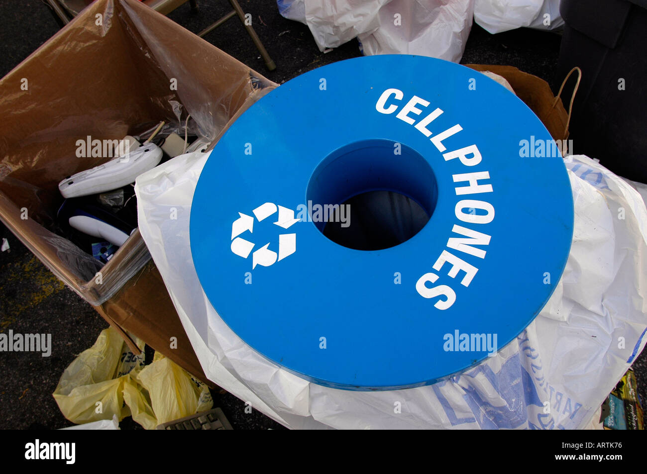 Mobile telephone recycling Stock Photo - Alamy