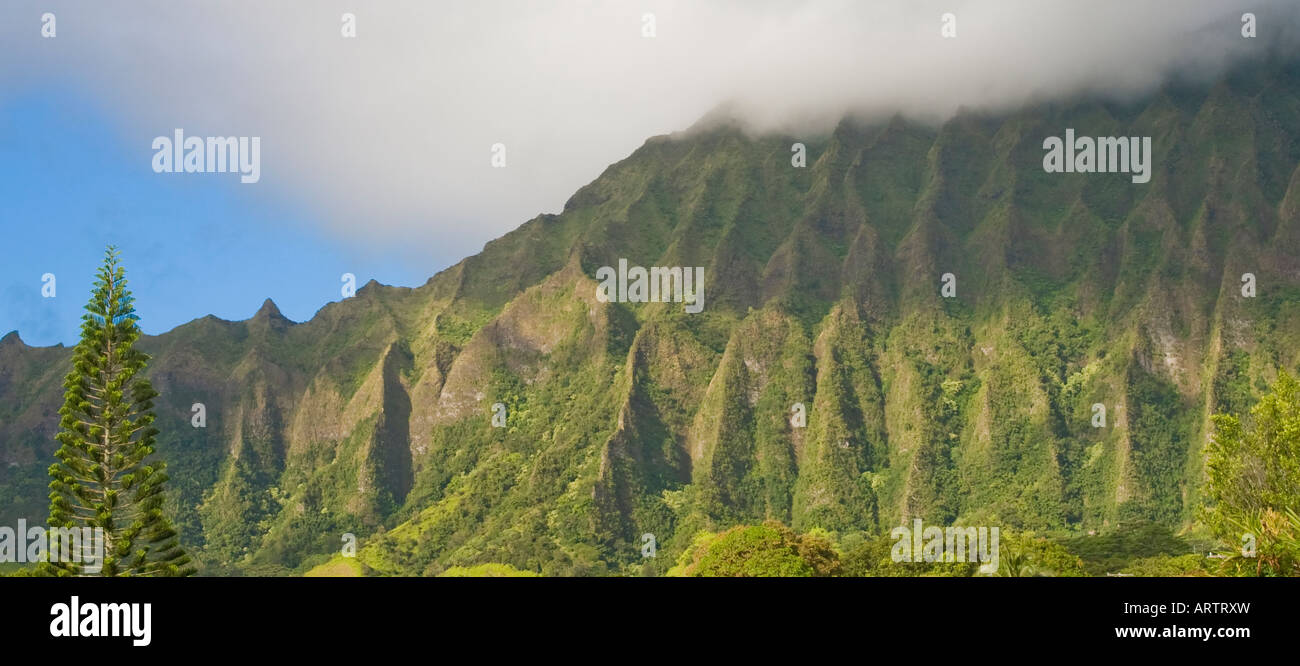 The Koolau Mountains meet the clouds Stock Photo - Alamy