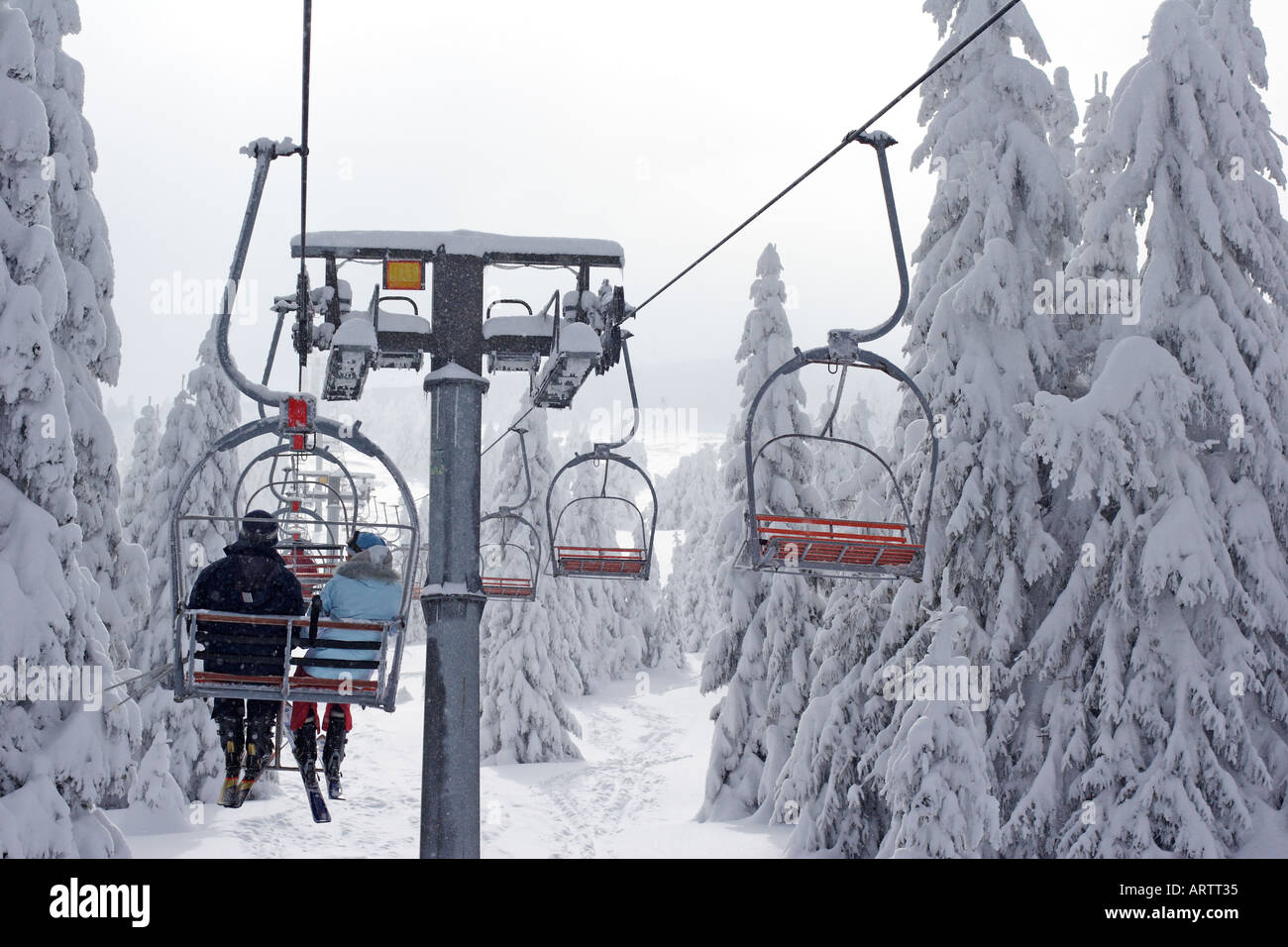Going up chairlift hi-res stock photography and images - Alamy