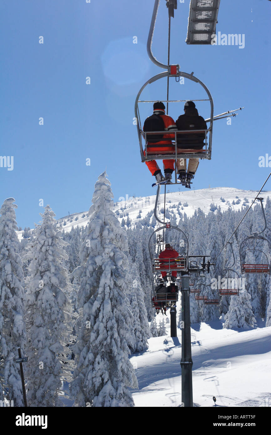 people on ski lift going up mountain Stock Photo - Alamy