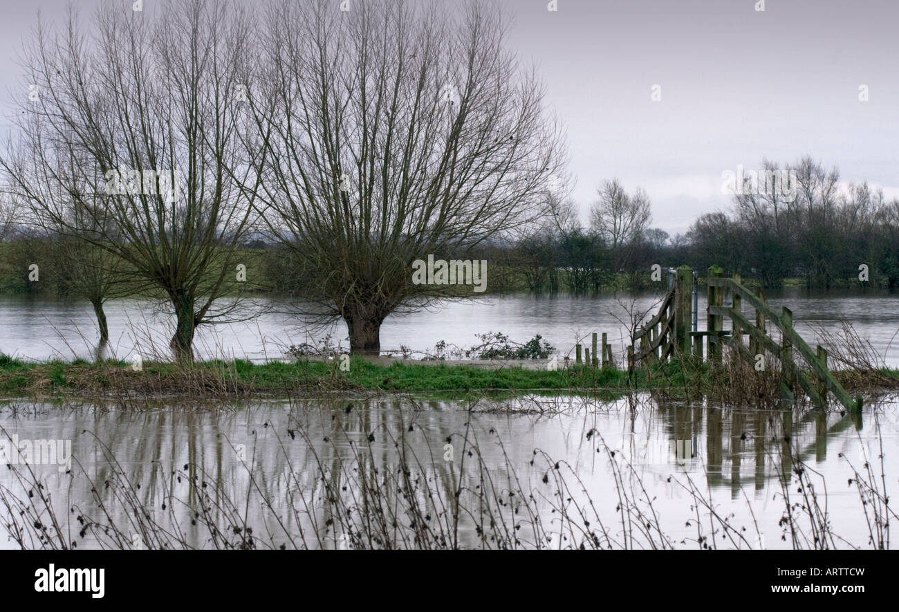 Overflow gate hi-res stock photography and images - Alamy