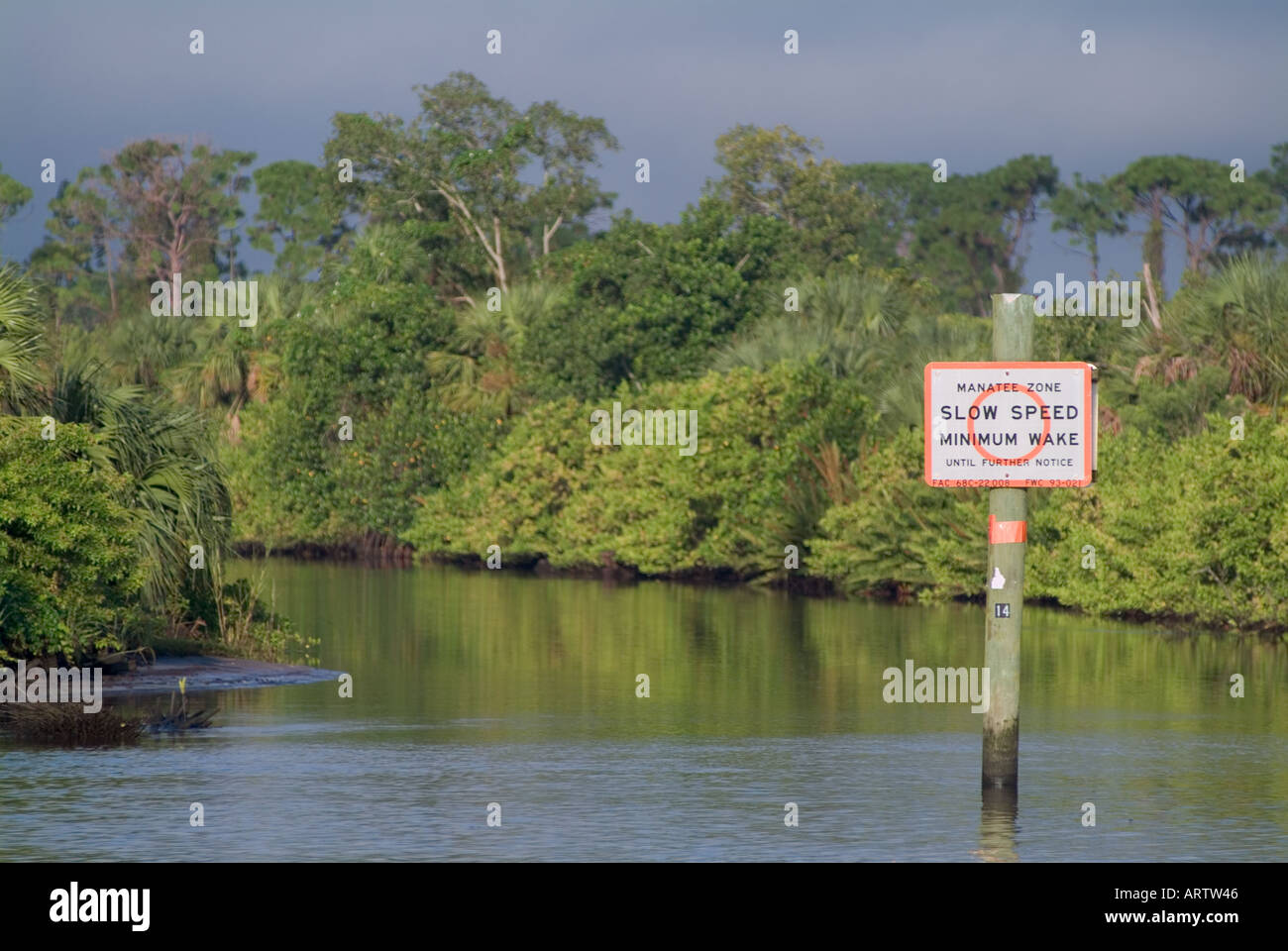 manatee zone minimum wake sign Stock Photo - Alamy