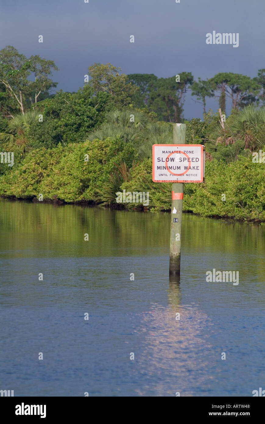manatee zone minimum wake sign Stock Photo - Alamy