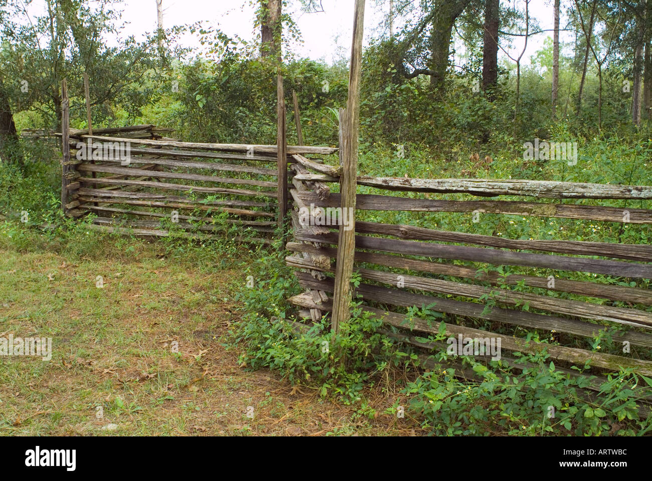 Farm split rail fence hi-res stock photography and images - Alamy