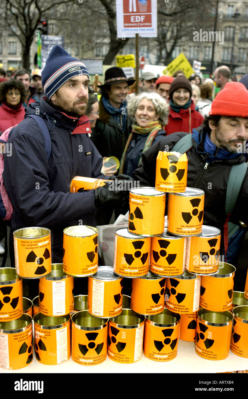 Greenpeace anti nuclear protest hi-res stock photography and images - Alamy