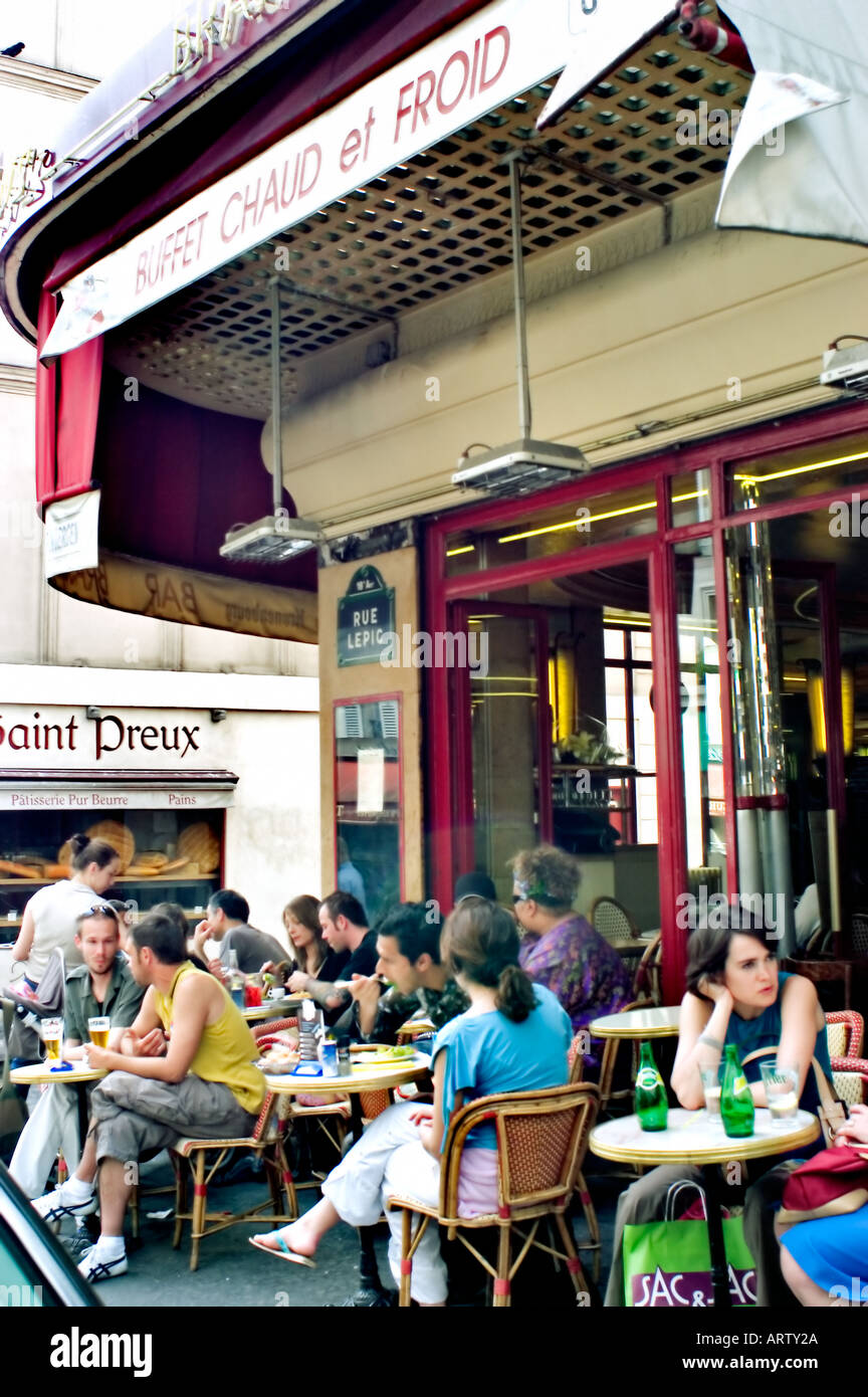 Chatting outside french cafe hi-res stock photography and images - Alamy
