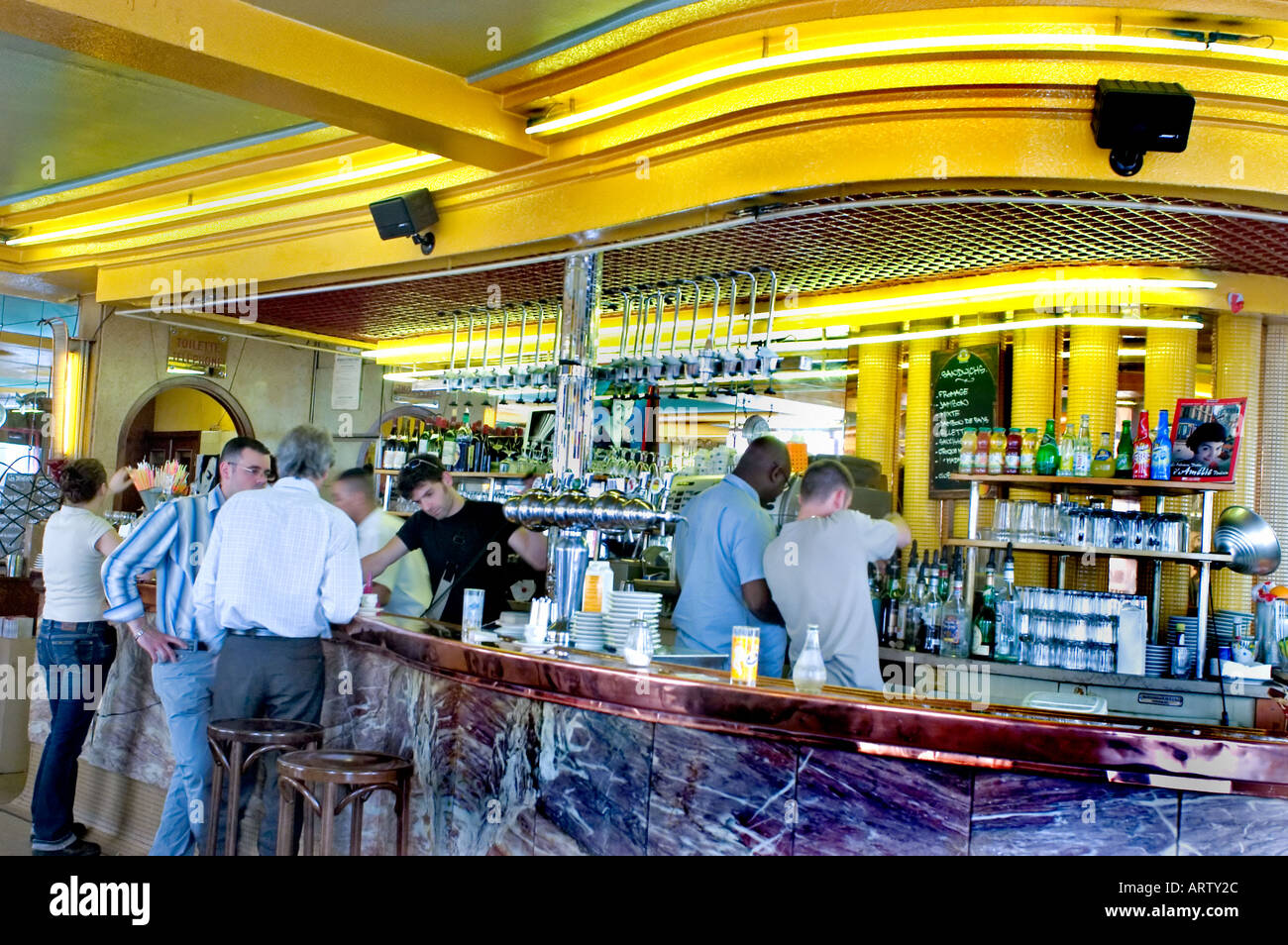 French waiter montmartre hi-res stock photography and images - Alamy