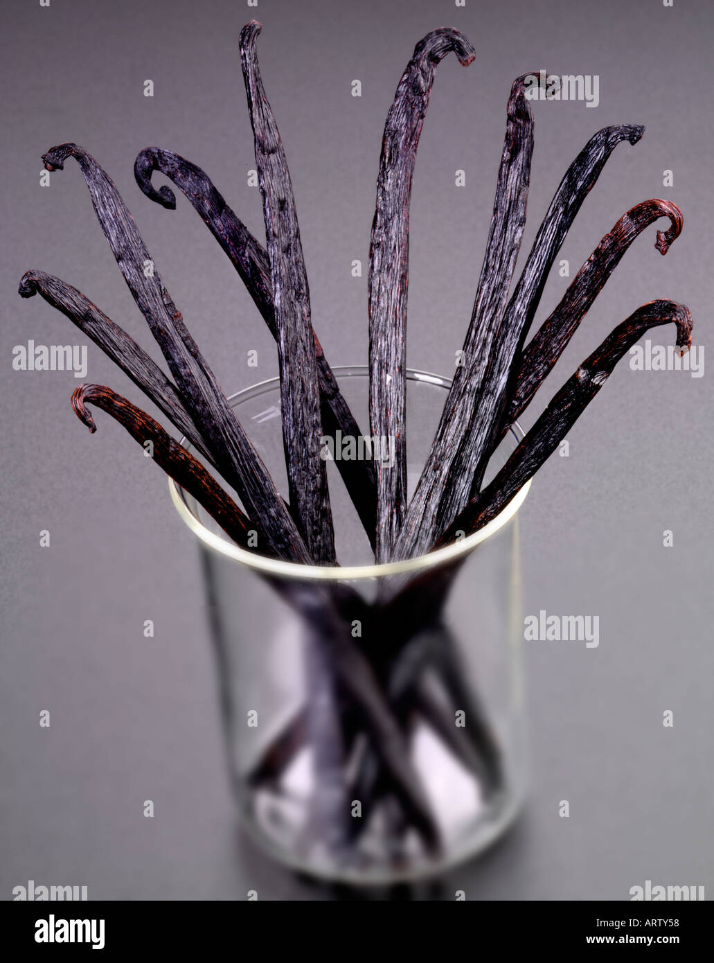 Vanilla pod seed flavour flavor hi-res stock photography and images - Alamy