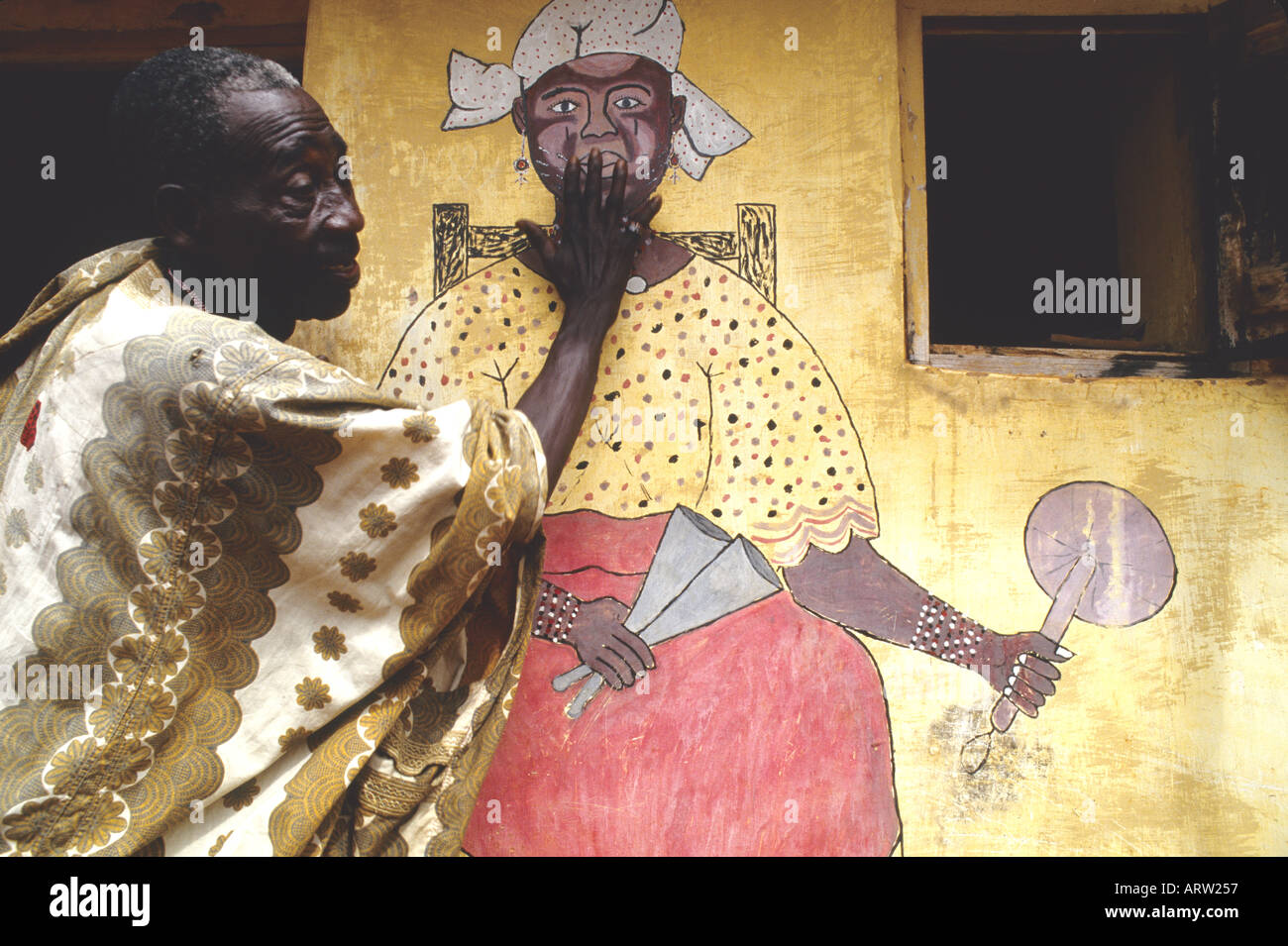 A Shango priest in front of his tempel Shango Priester vor seinem ...