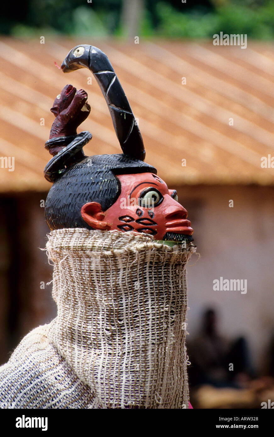 Gelede mask dance hi-res stock photography and images - Alamy