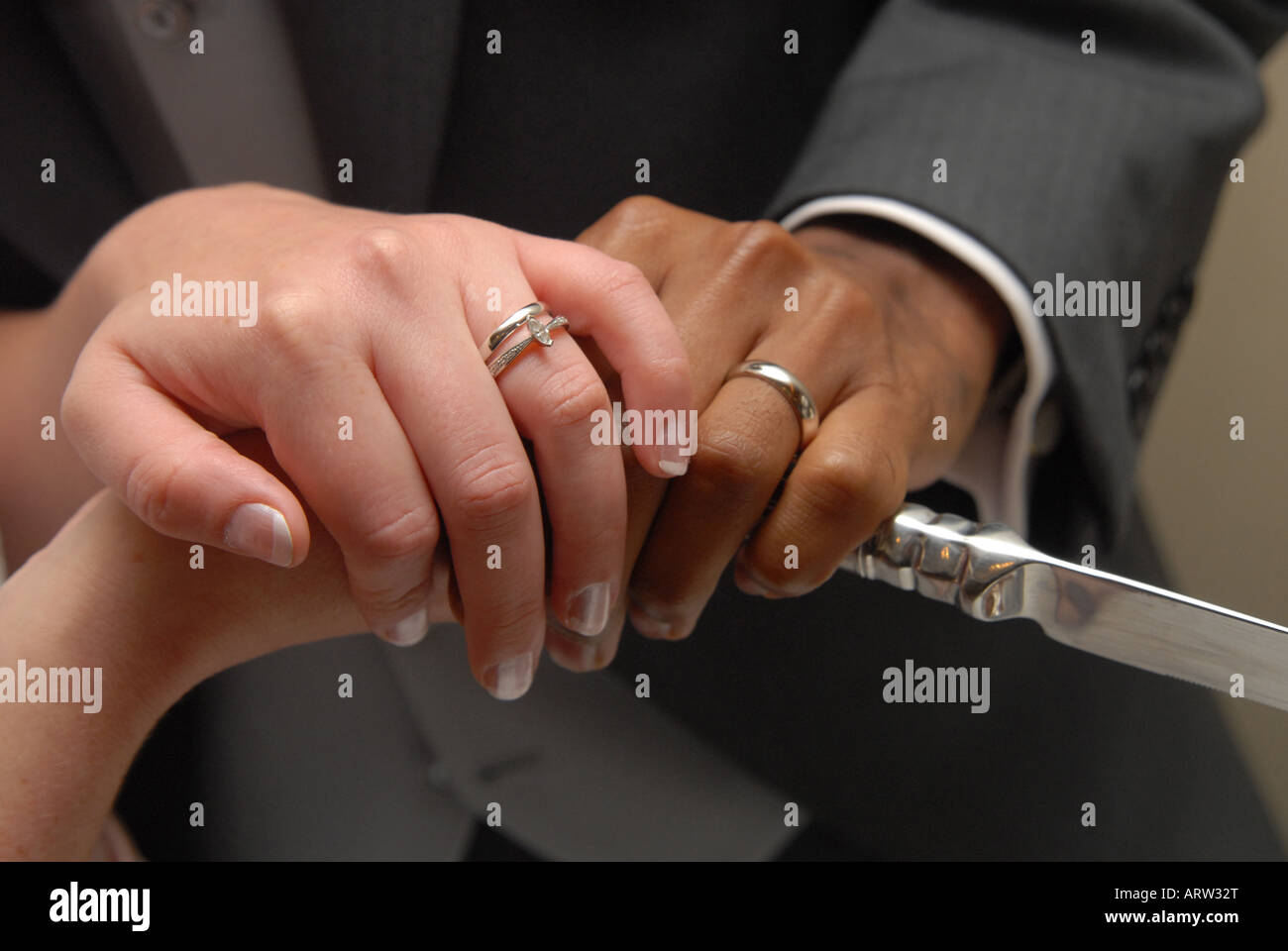 hands with wedding rings cutting wedding cake Stock Photo - Alamy