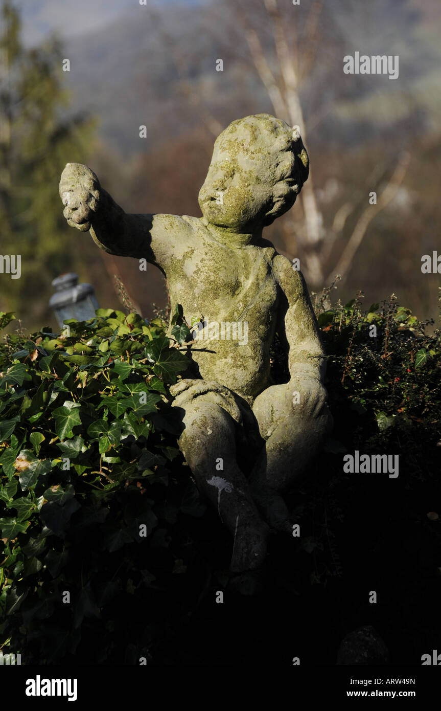 Garden sculpture cherub hi-res stock photography and images - Alamy