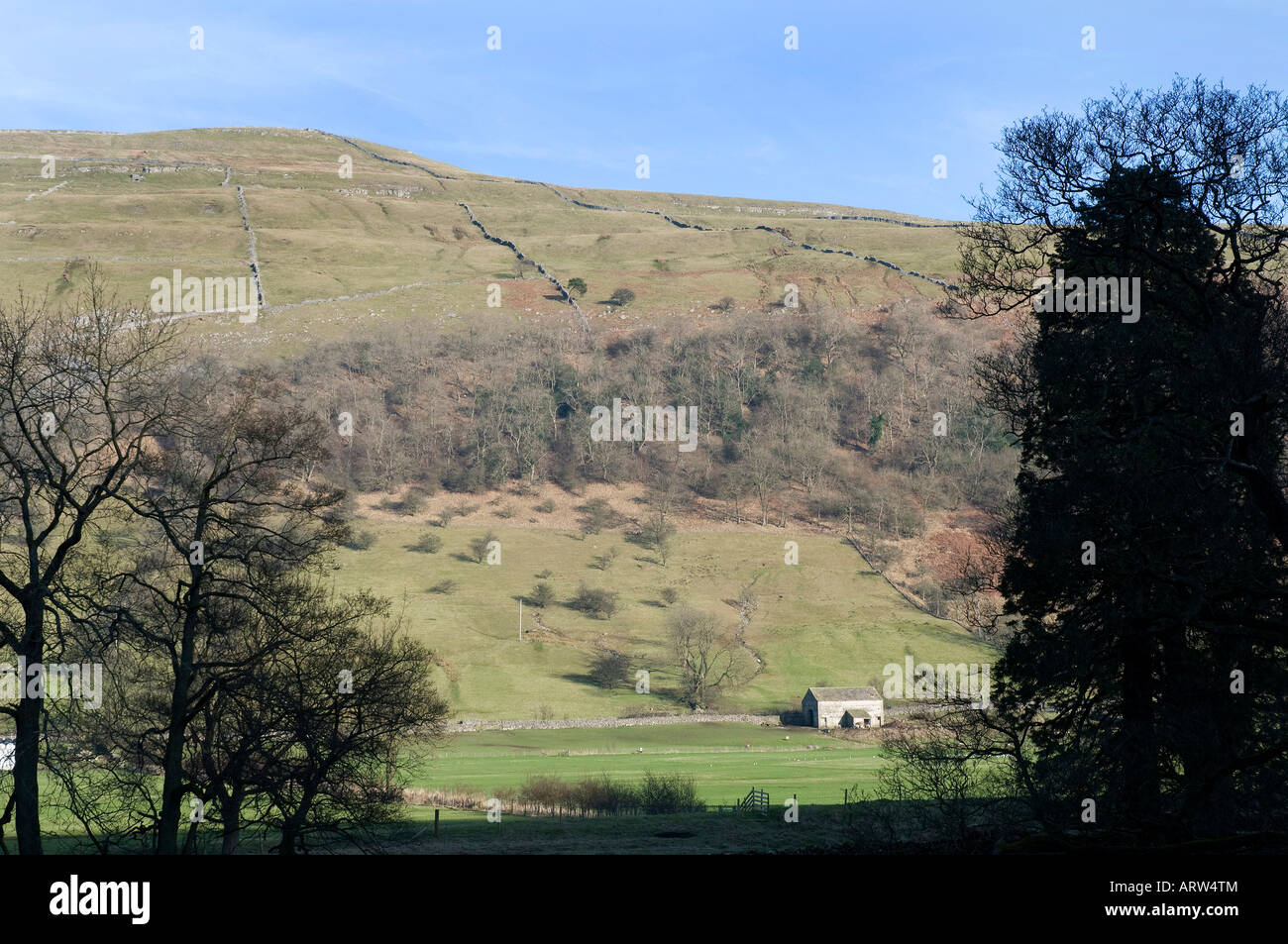 Traditional stone barn at Buckden, Upper Wharfedale, Yorkshire Dales ...
