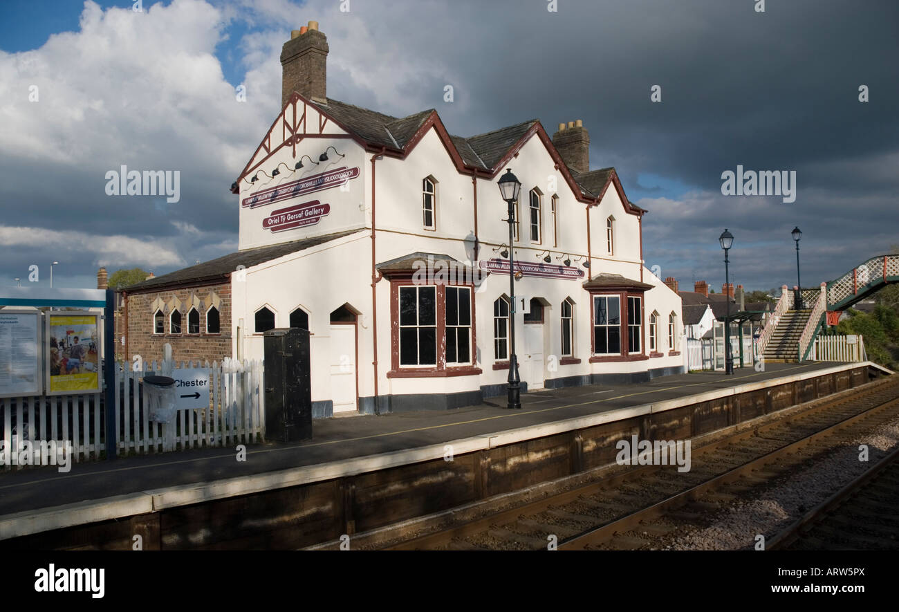 Llanfairpwllgwyngyllgogerychwyrndrobwllllantysiliogogogoch Railway Station, Anglesey, North ...