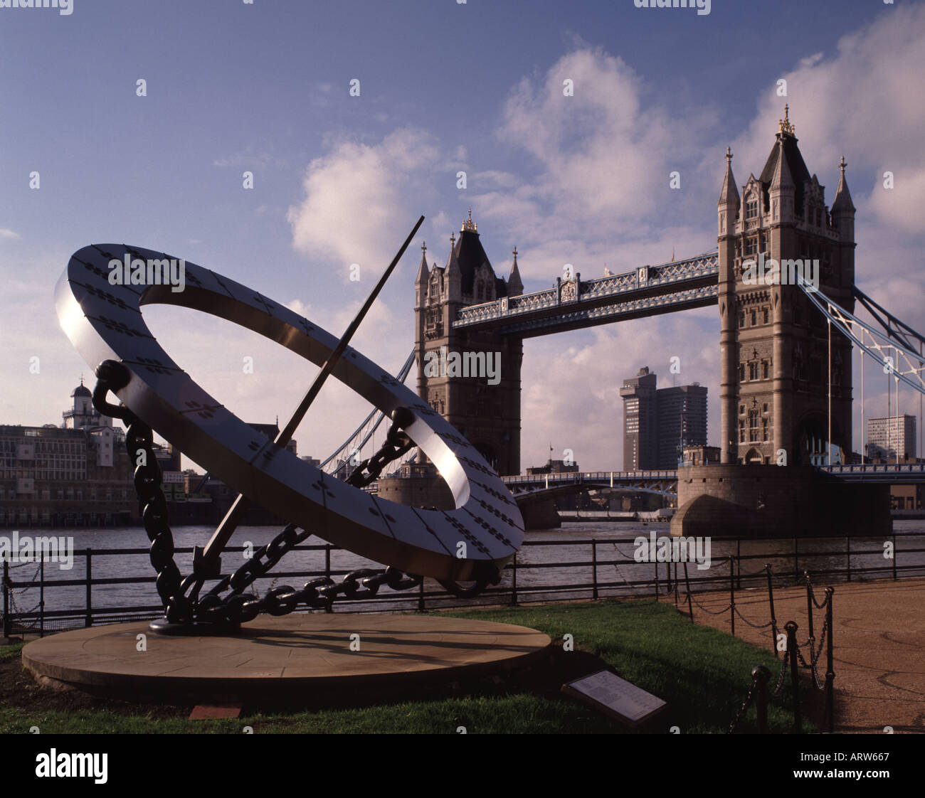 Sun dial tower bridge river hi-res stock photography and images - Alamy