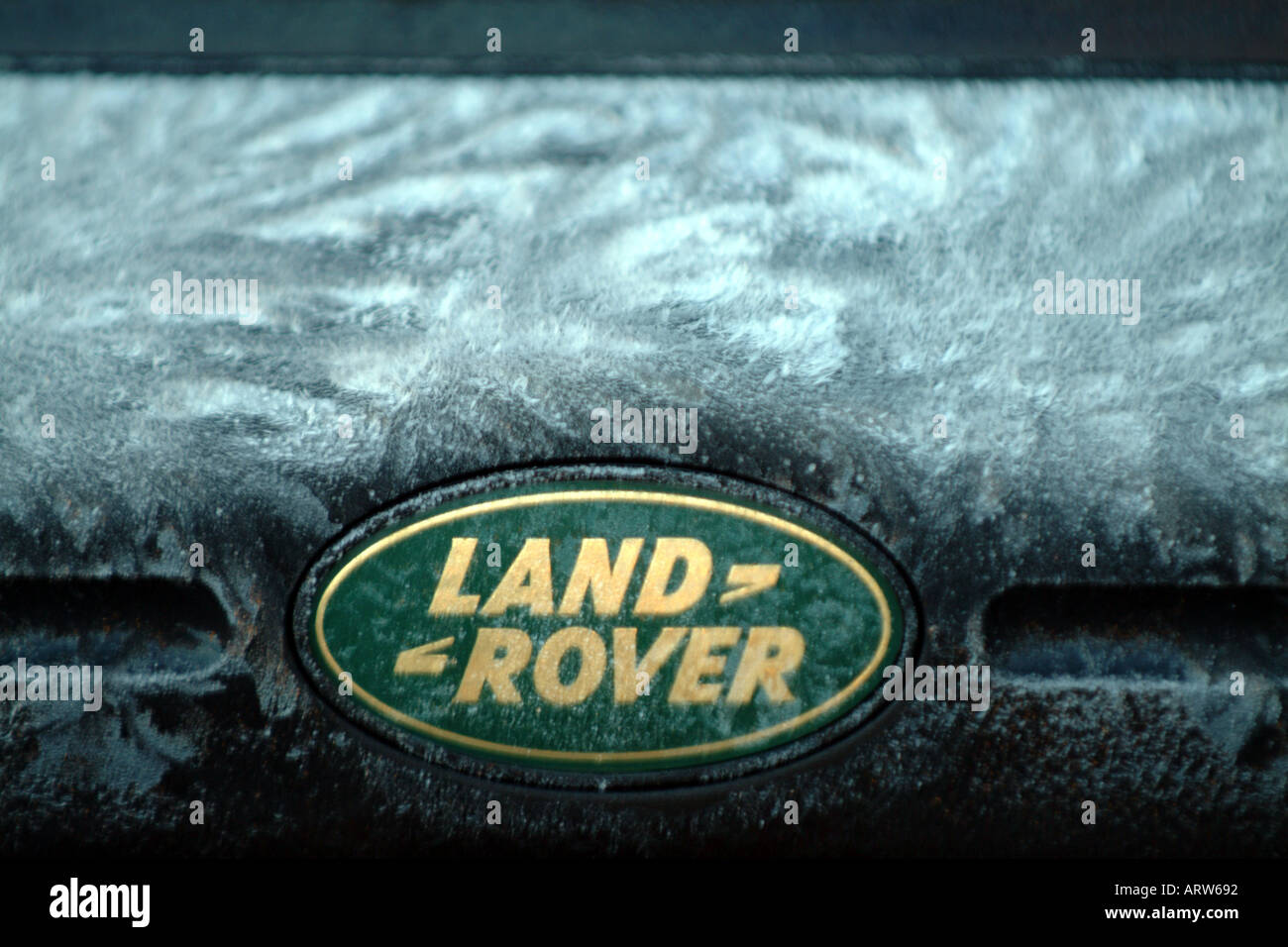 Land rover badge logo off hi-res stock photography and images - Alamy