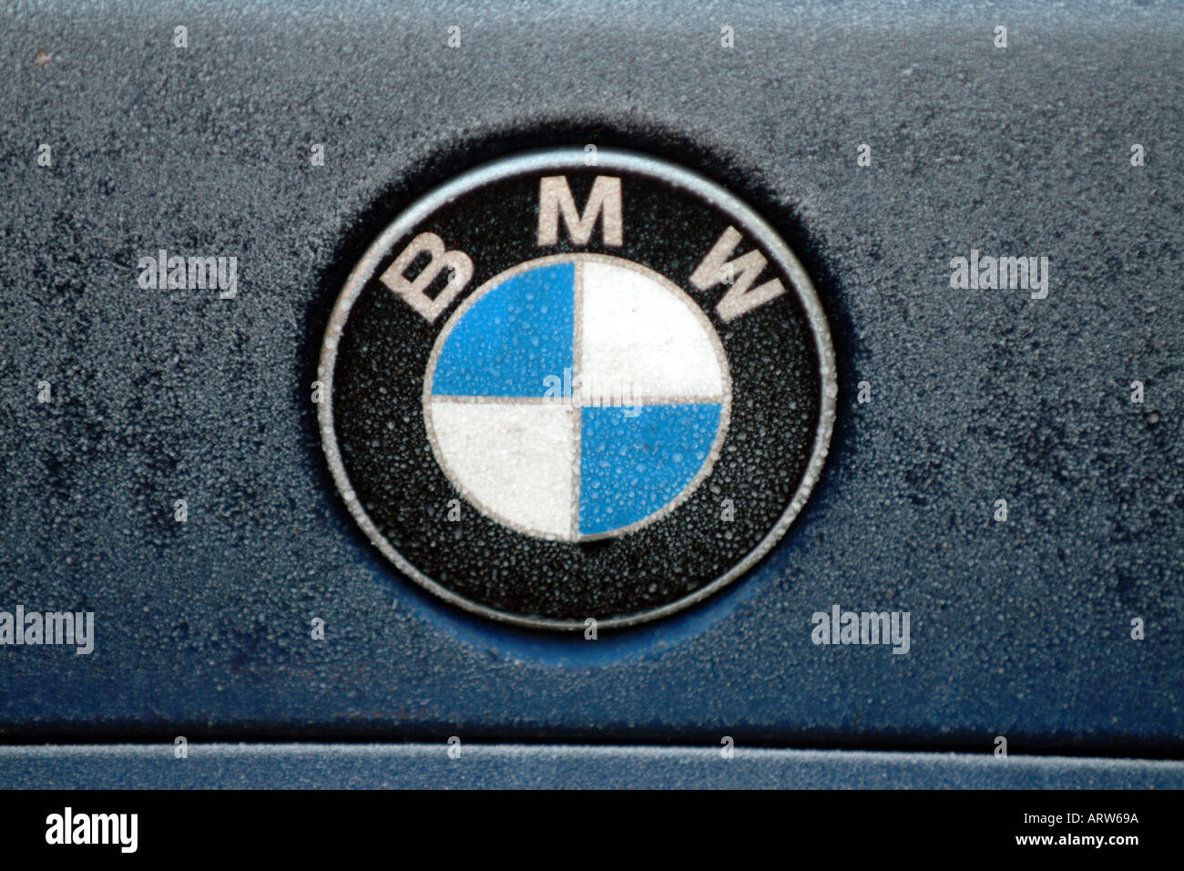 Bmw logo circle hi-res stock photography and images - Alamy