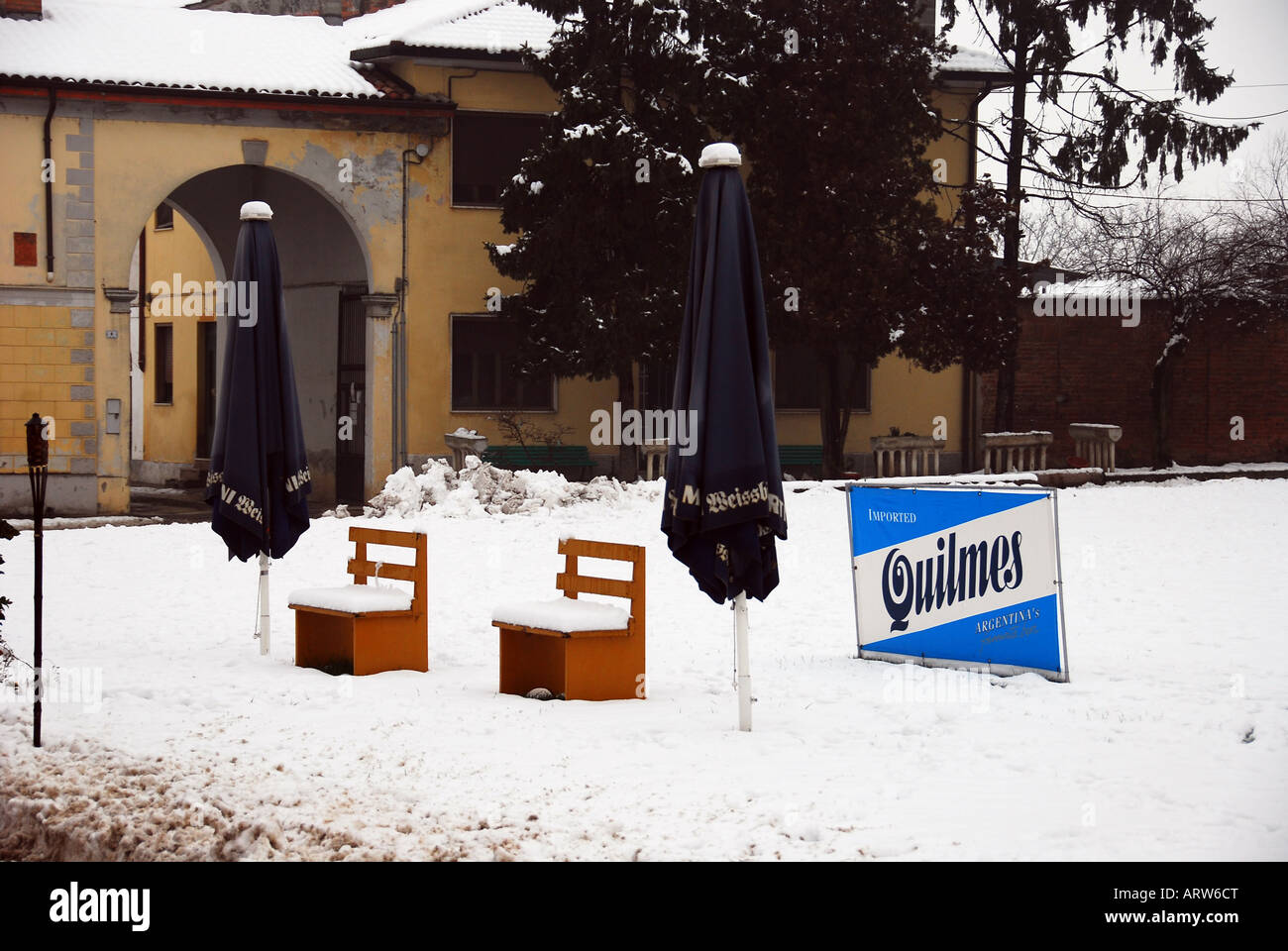 outdoor park restaurant bar garden winter snow Stock Photo - Alamy