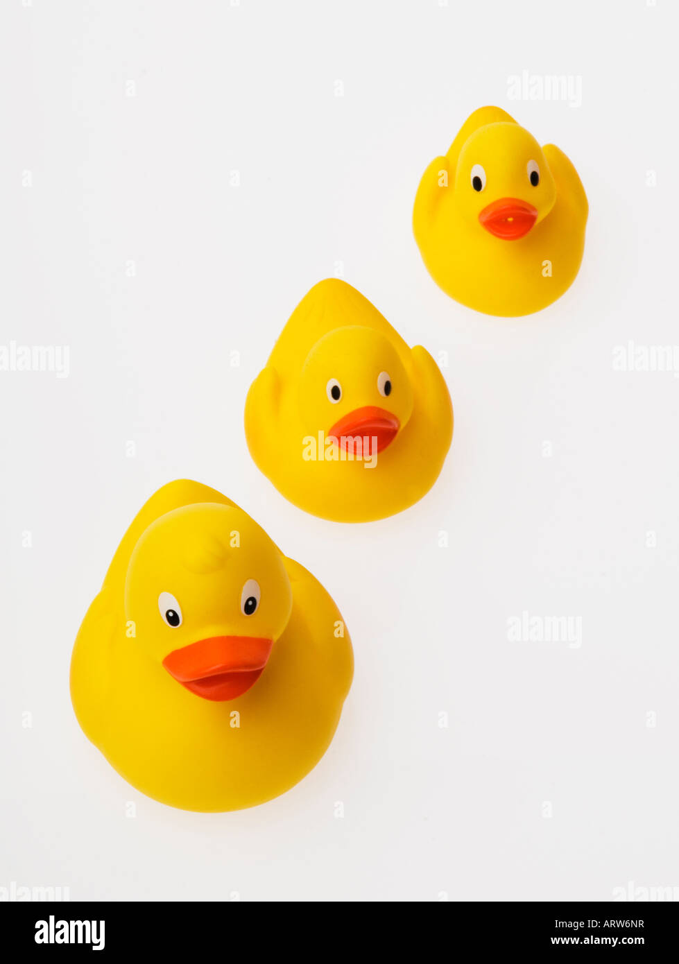 Yellow rubber ducks in line hi-res stock photography and images - Alamy
