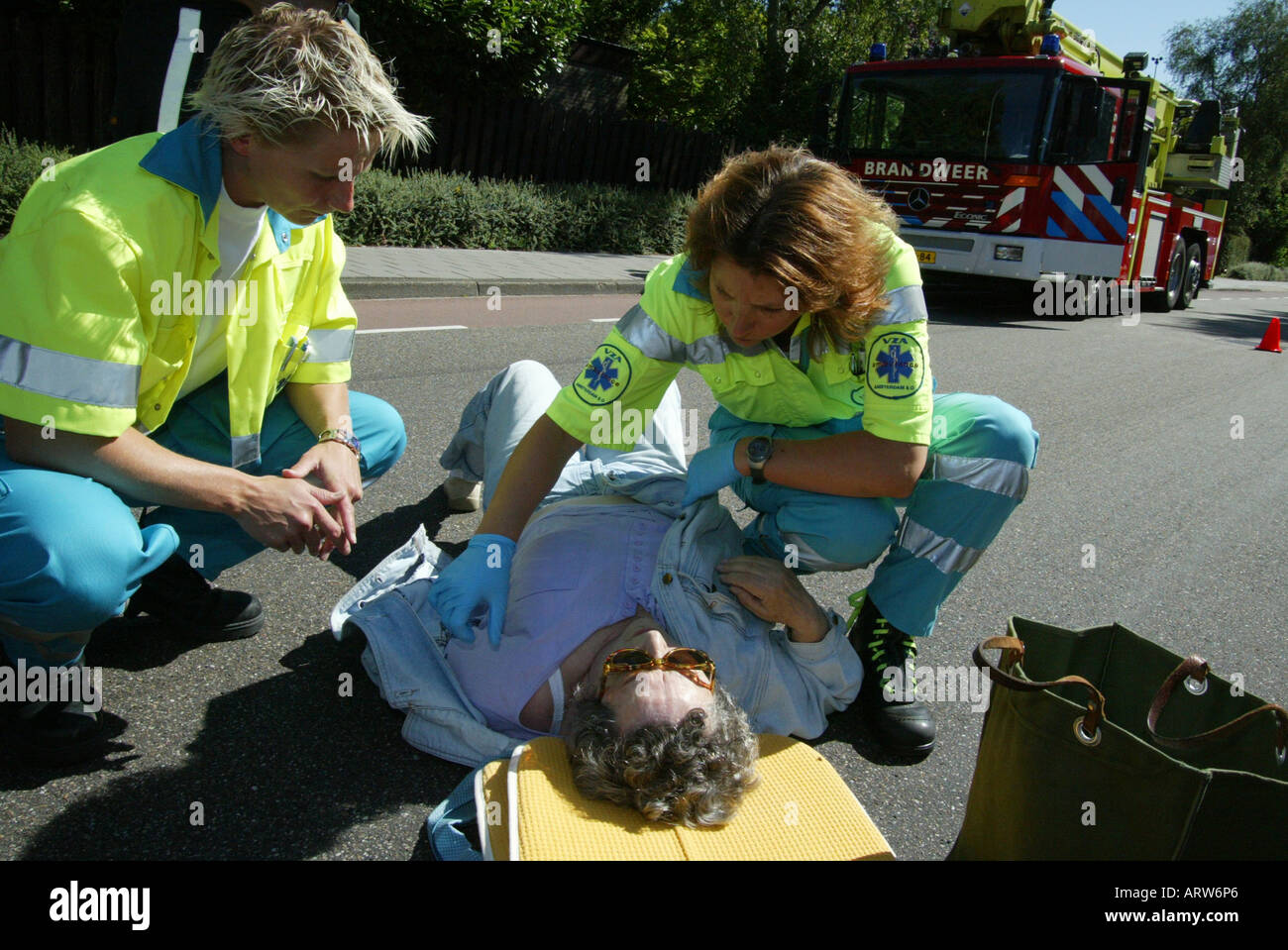 Emergency services : ambulance Stock Photo - Alamy