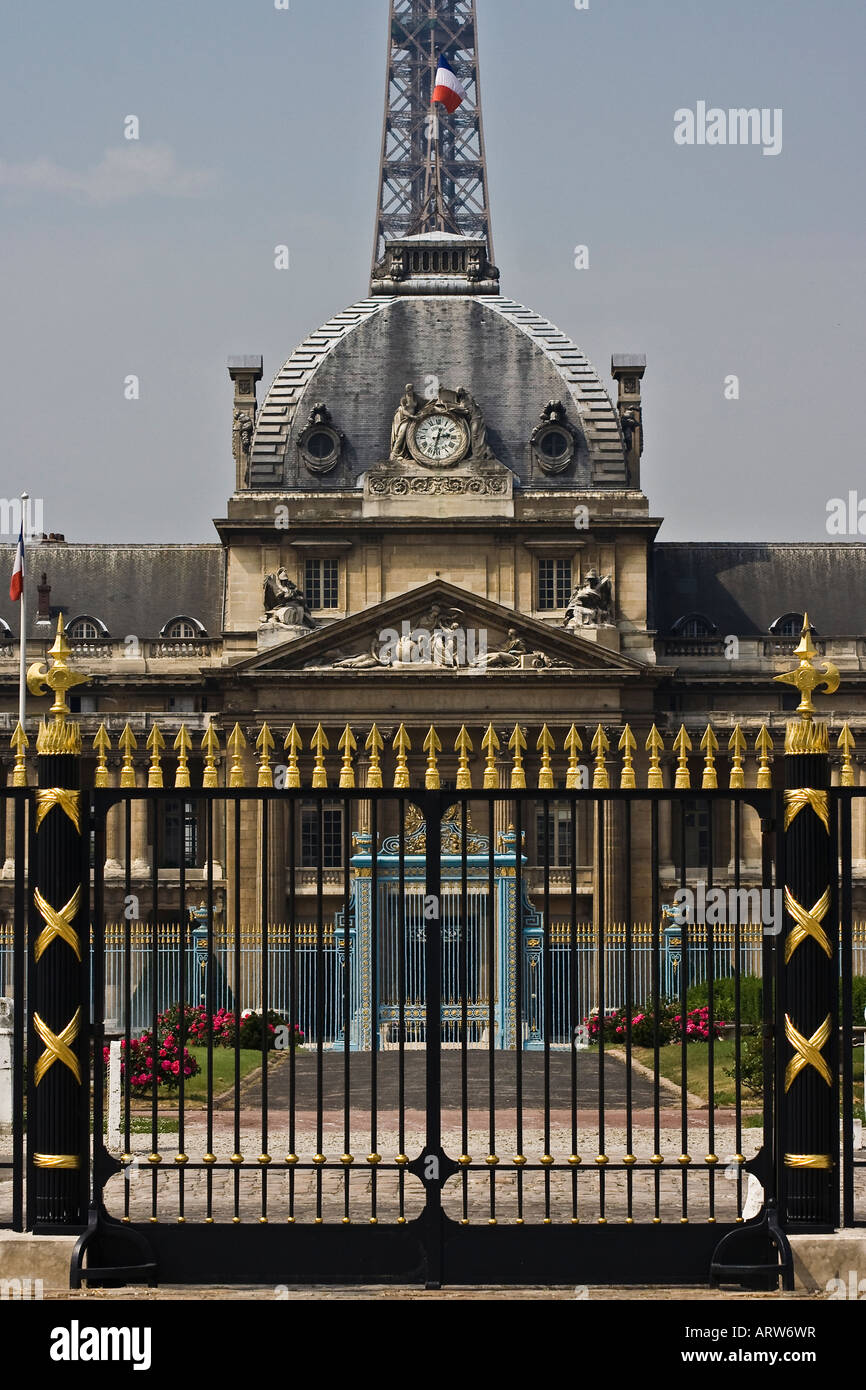 Paris wrought iron fence hi-res stock photography and images - Alamy