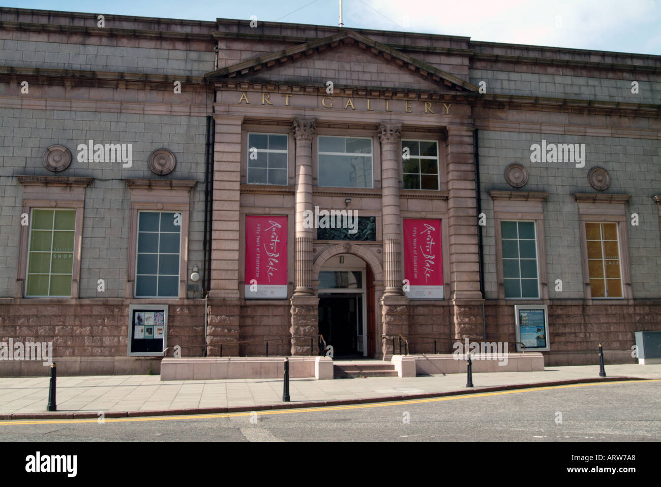 Aberdeen art gallery hi-res stock photography and images - Alamy