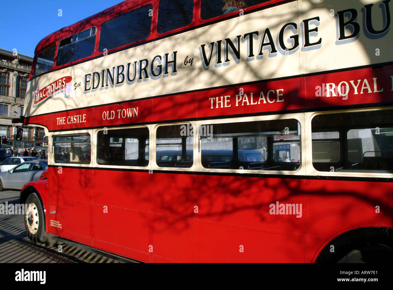 Vintage tourist bus Edinburgh Stock Photo - Alamy