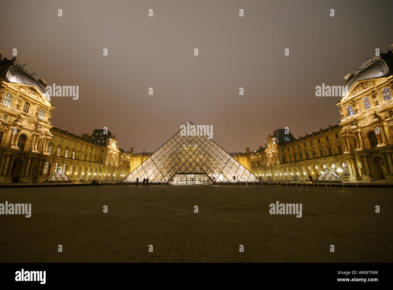 Pavilion denon louvre museum paris hi-res stock photography and images ...