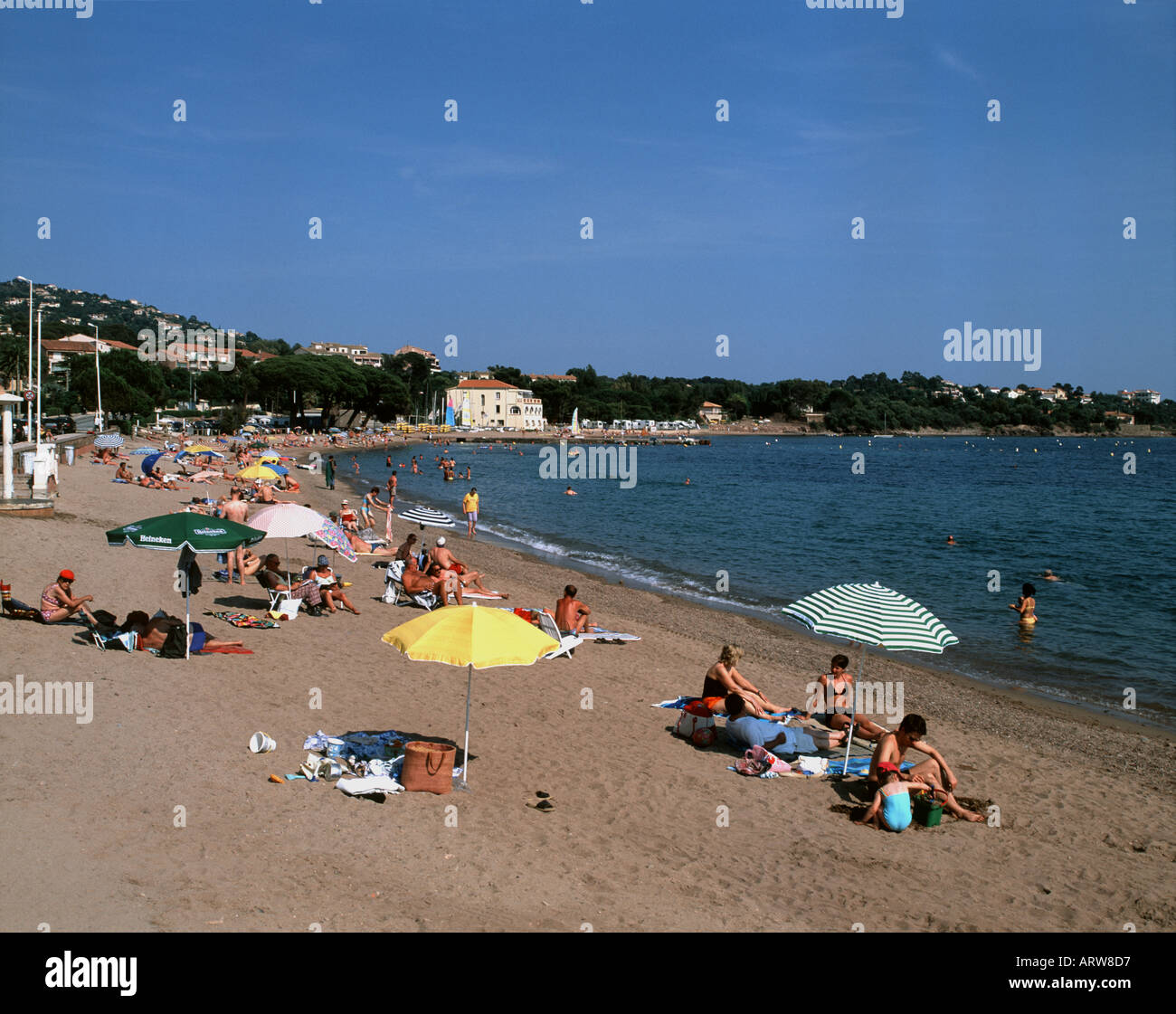 The beach at St Raphaël Stock Photo - Alamy