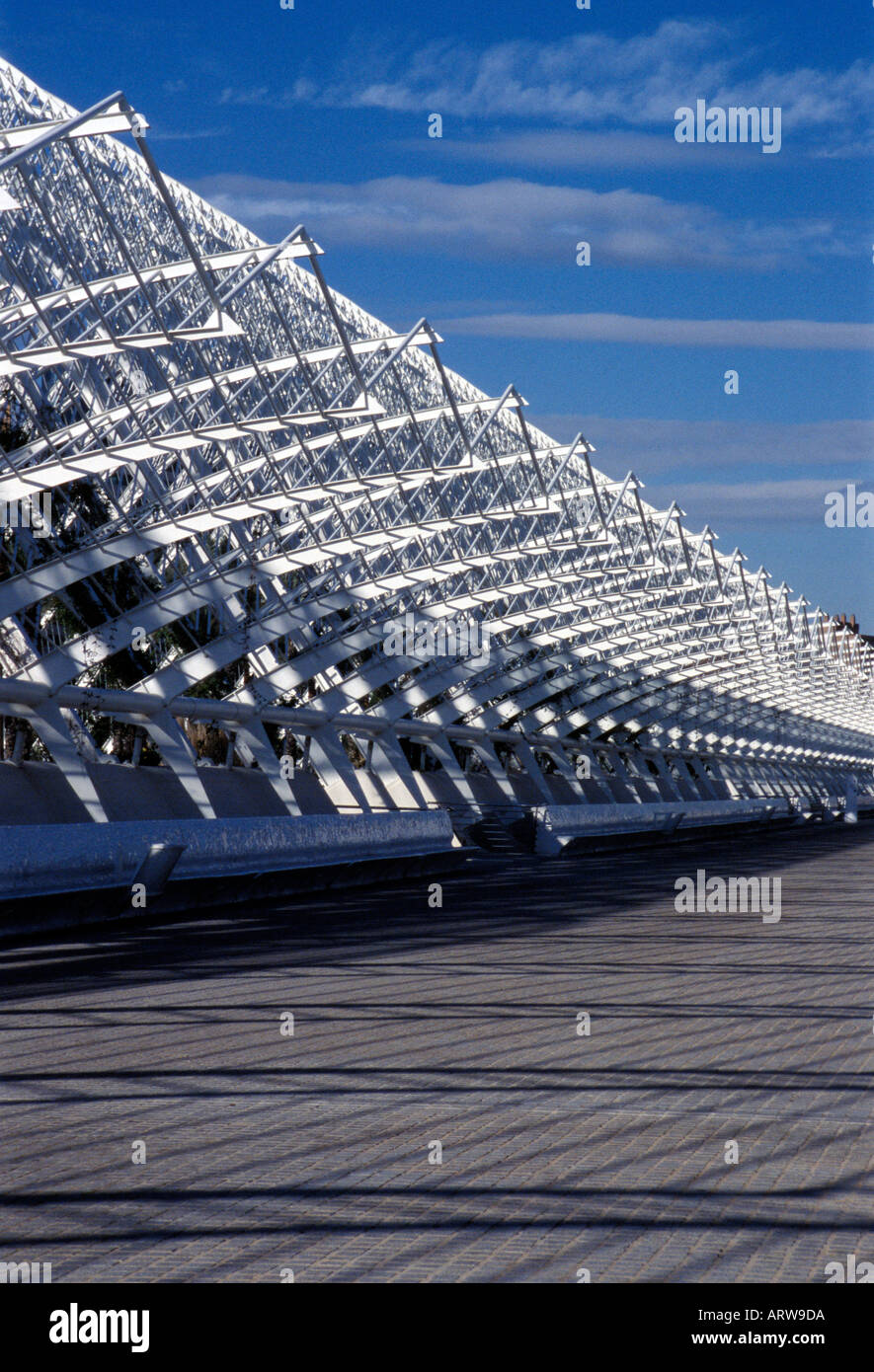 L umbracle parking and promenade structure designed by Santiago ...