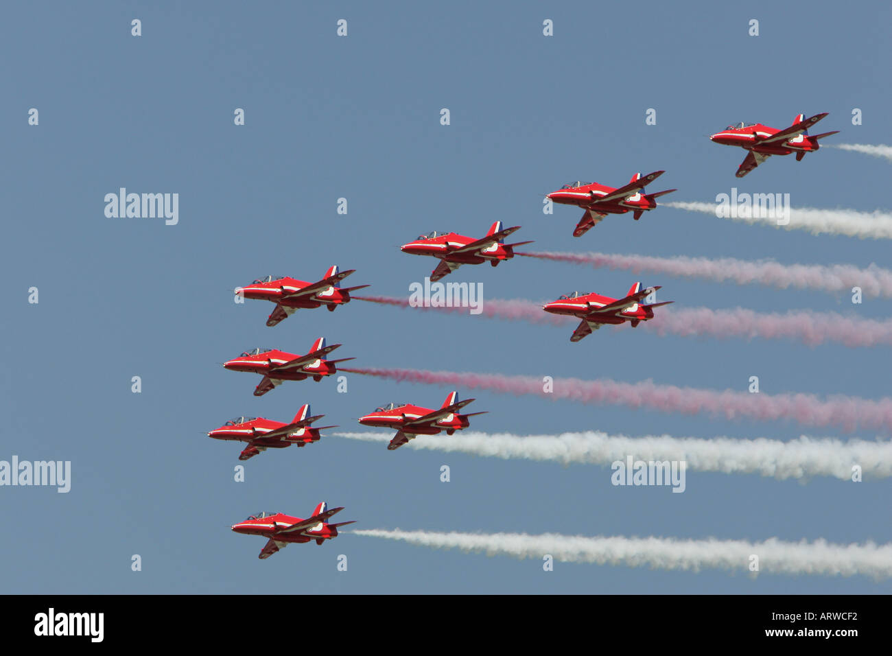 Red Arrows at the 2004 Farnborough Air Show Stock Photo - Alamy