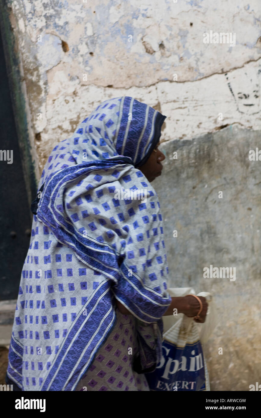 side profile of lady Stock Photo - Alamy
