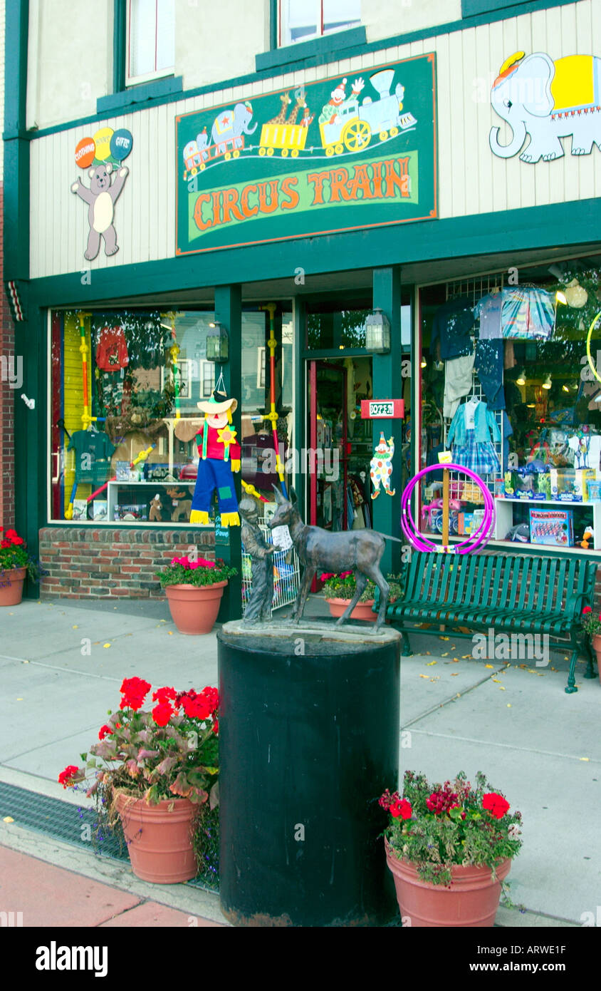 Toy store front hi-res stock photography and images - Alamy