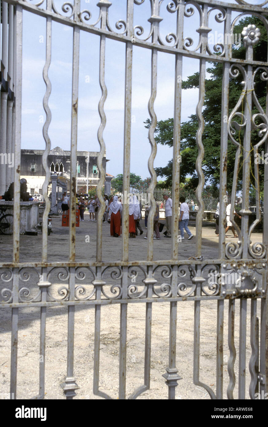 Wrought iron railings hi-res stock photography and images - Alamy
