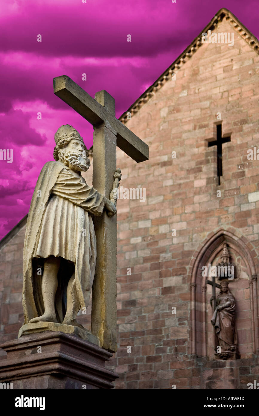 Statue cross hi-res stock photography and images - Alamy