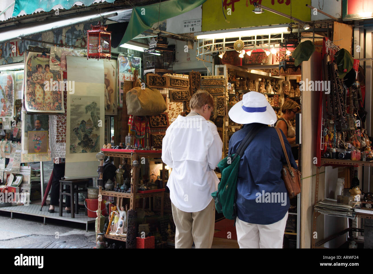 Tourists Shopping Cat Street Antique Market Upper Lascar Row Hong Kong ...