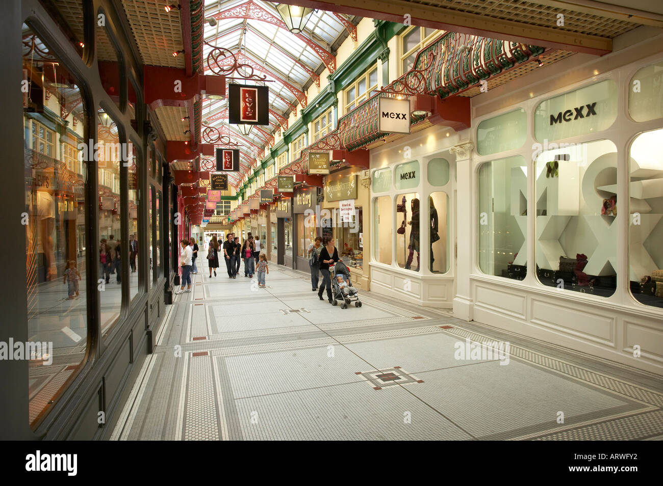 Queens arcade leeds hi-res stock photography and images - Alamy