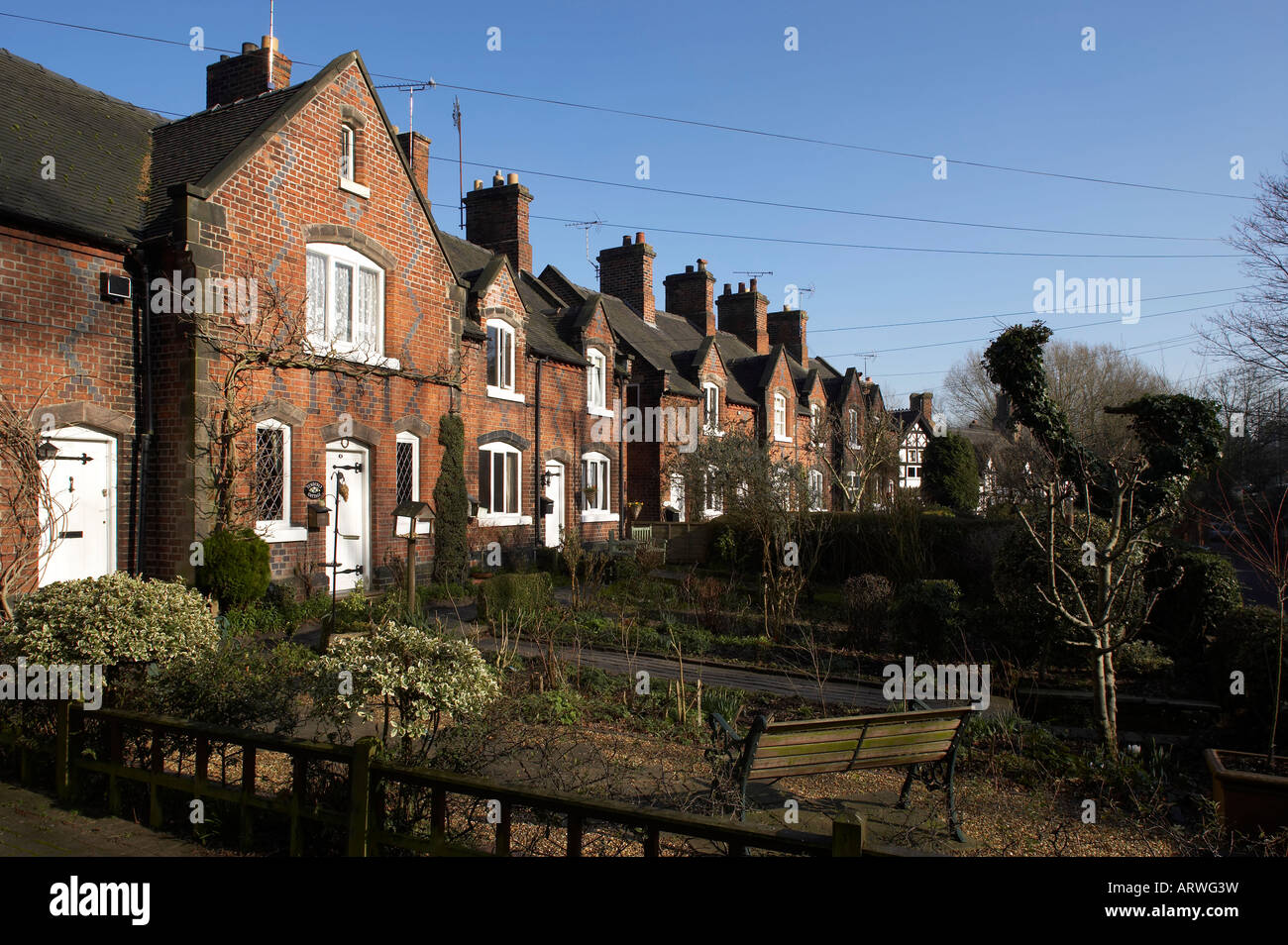 Old listed cottage hi-res stock photography and images - Alamy