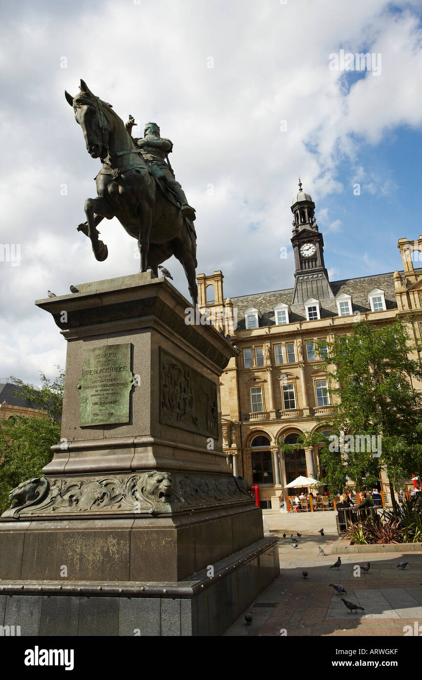 Edward the black prince statue hi-res stock photography and images - Alamy