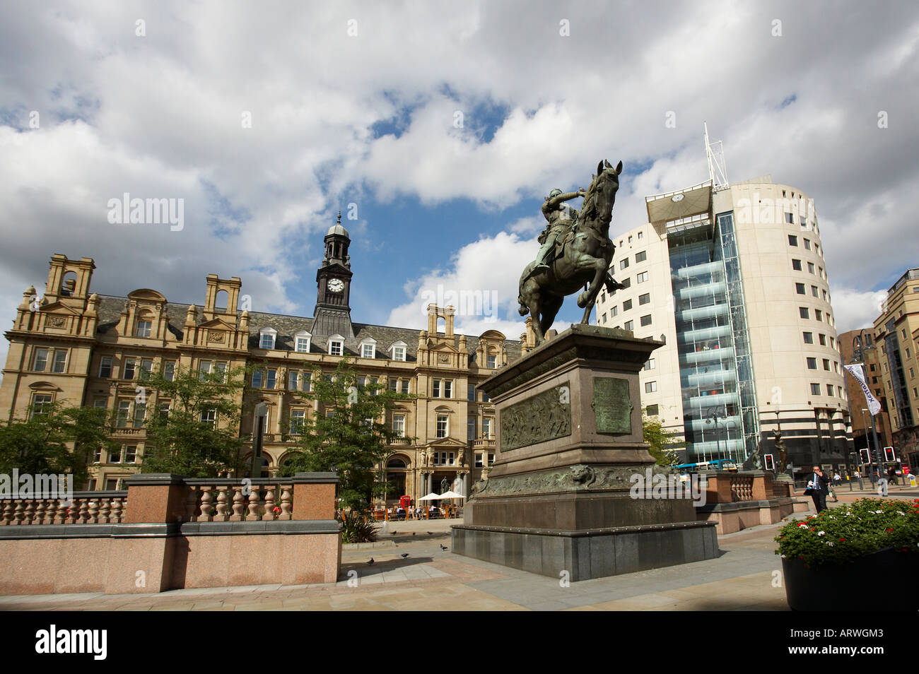 Black Horse Statue Leeds High Resolution Stock Photography and Images ...