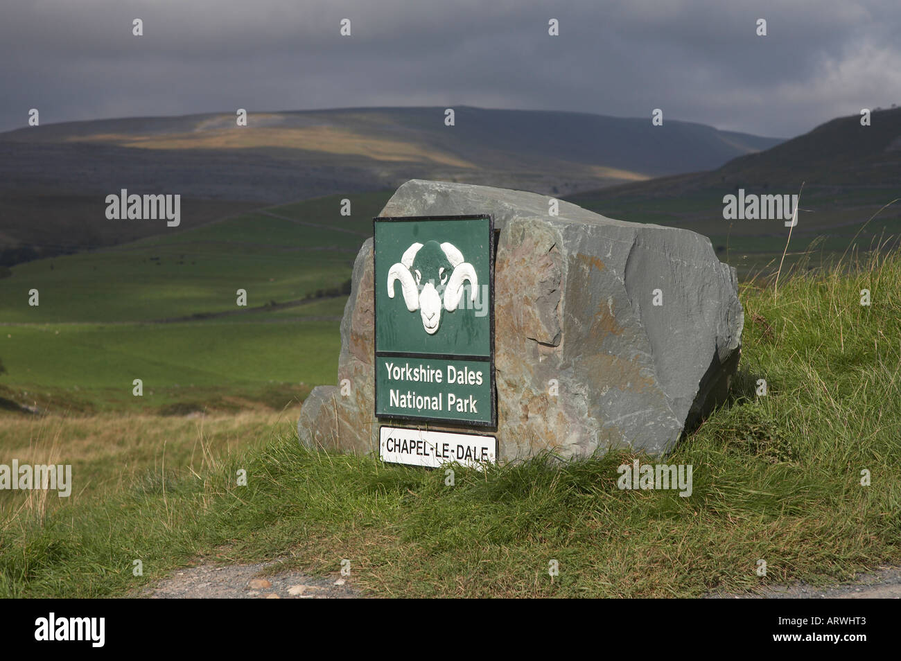 Yorkshire Dales National Park entrance sign and logo at Ingleton ...